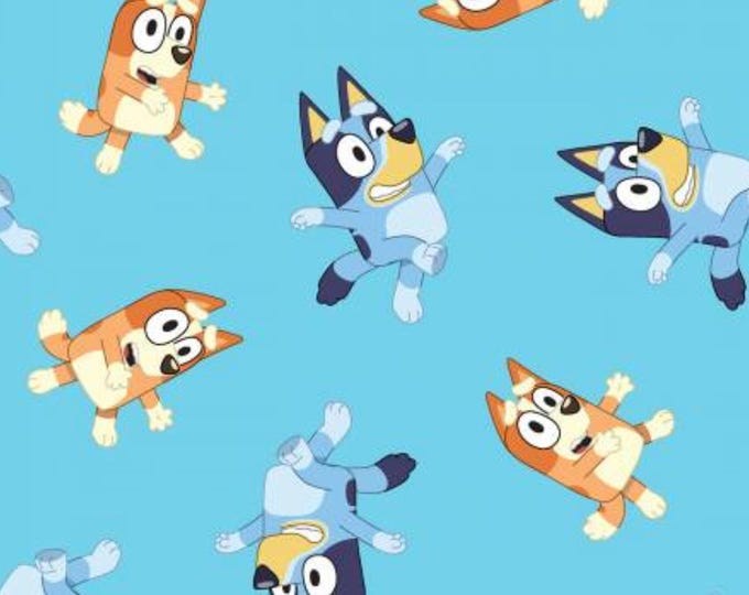 Tela Bluey, Disney Junior Bluey y Bingo en azul claro. Con licencia de ...