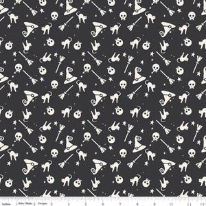 Halloween Fabric Bundle, Hey Bootiful 1 Yard Charcoal Bundle Includes 2 ...
