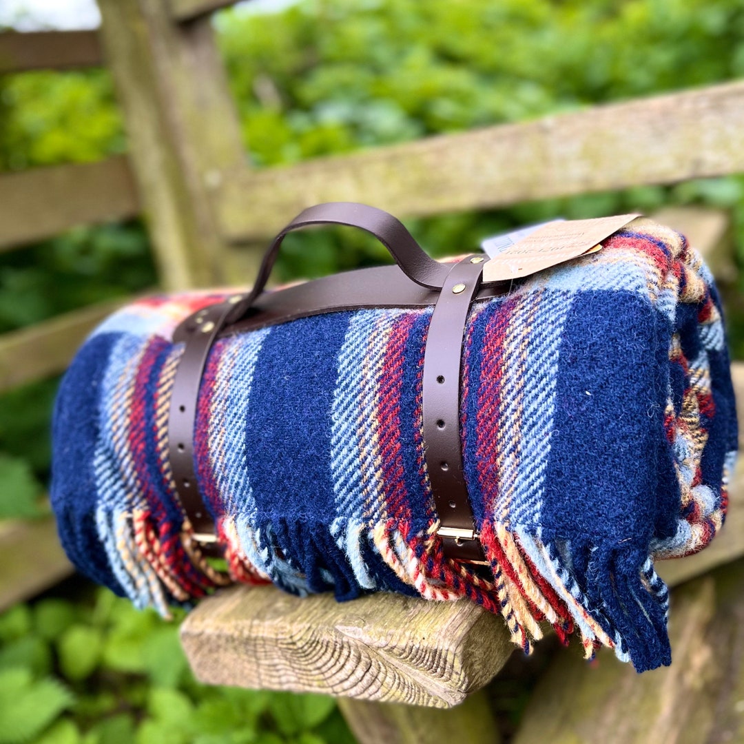 Tweedmill Jubilee Polo Picnic Rug With Waterproof Backing and Leather ...