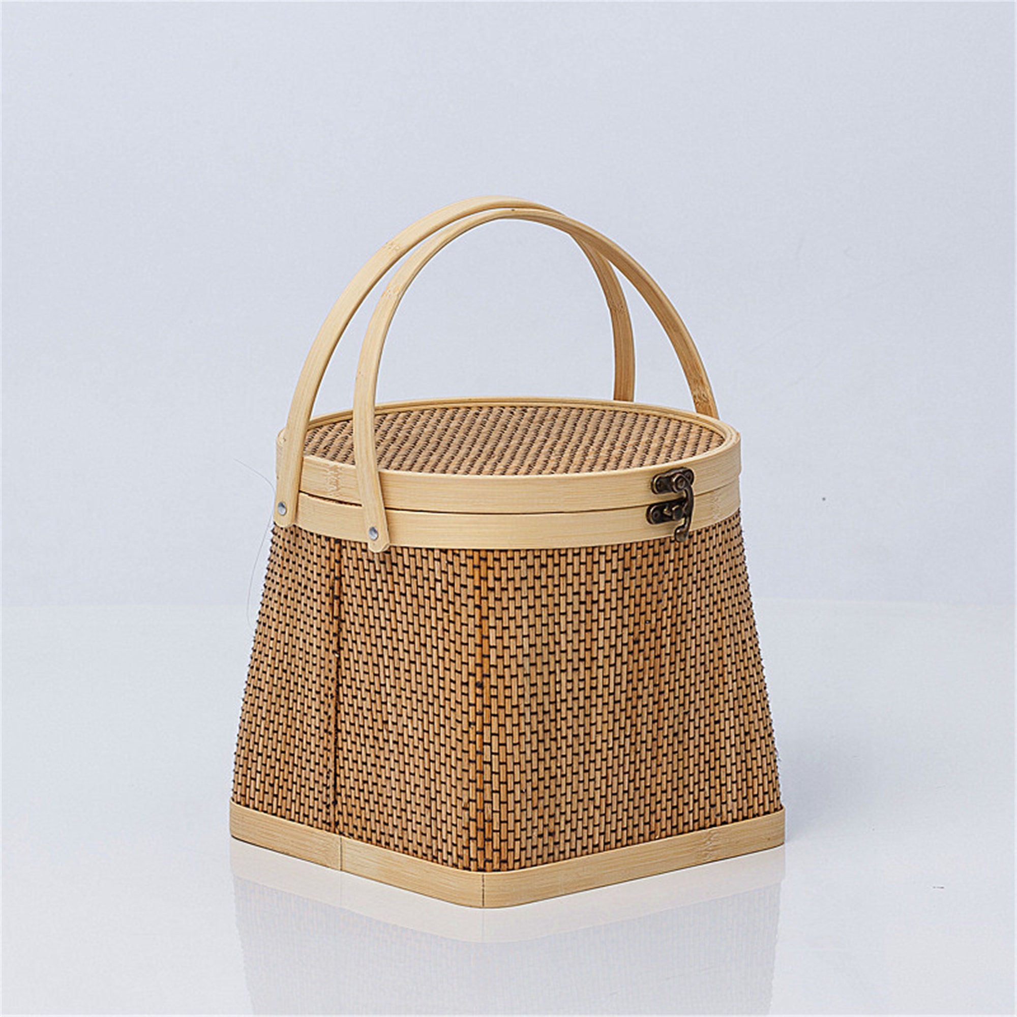 Baskets Storage & Organization Woven storage basket with rope and ...