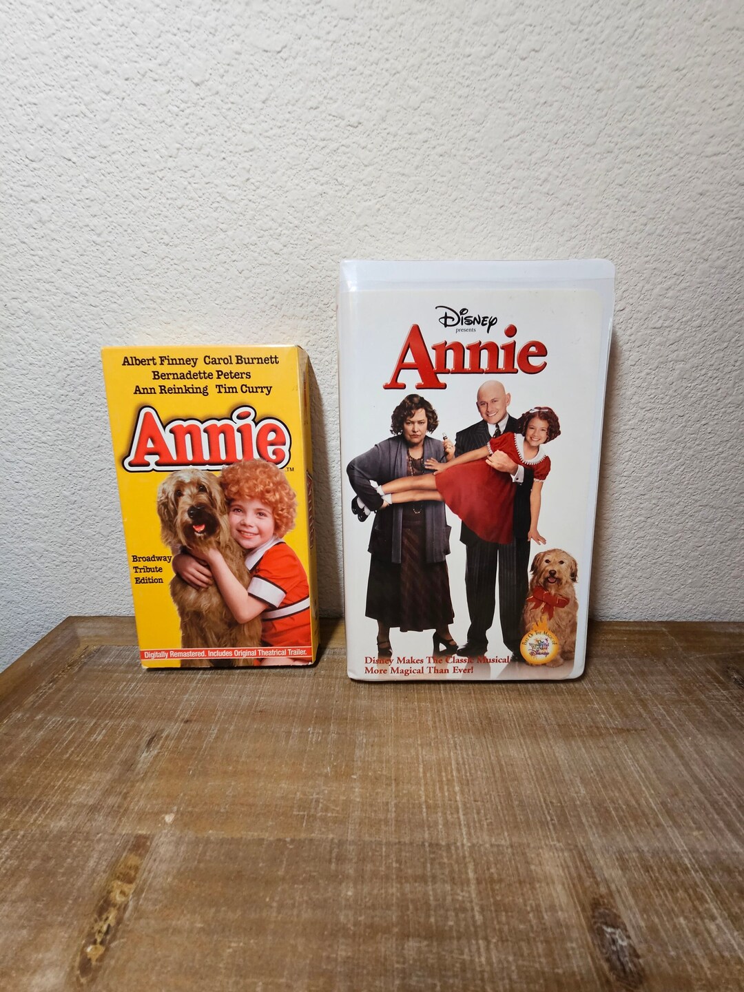 Annie VHS Lot of 2 - Etsy