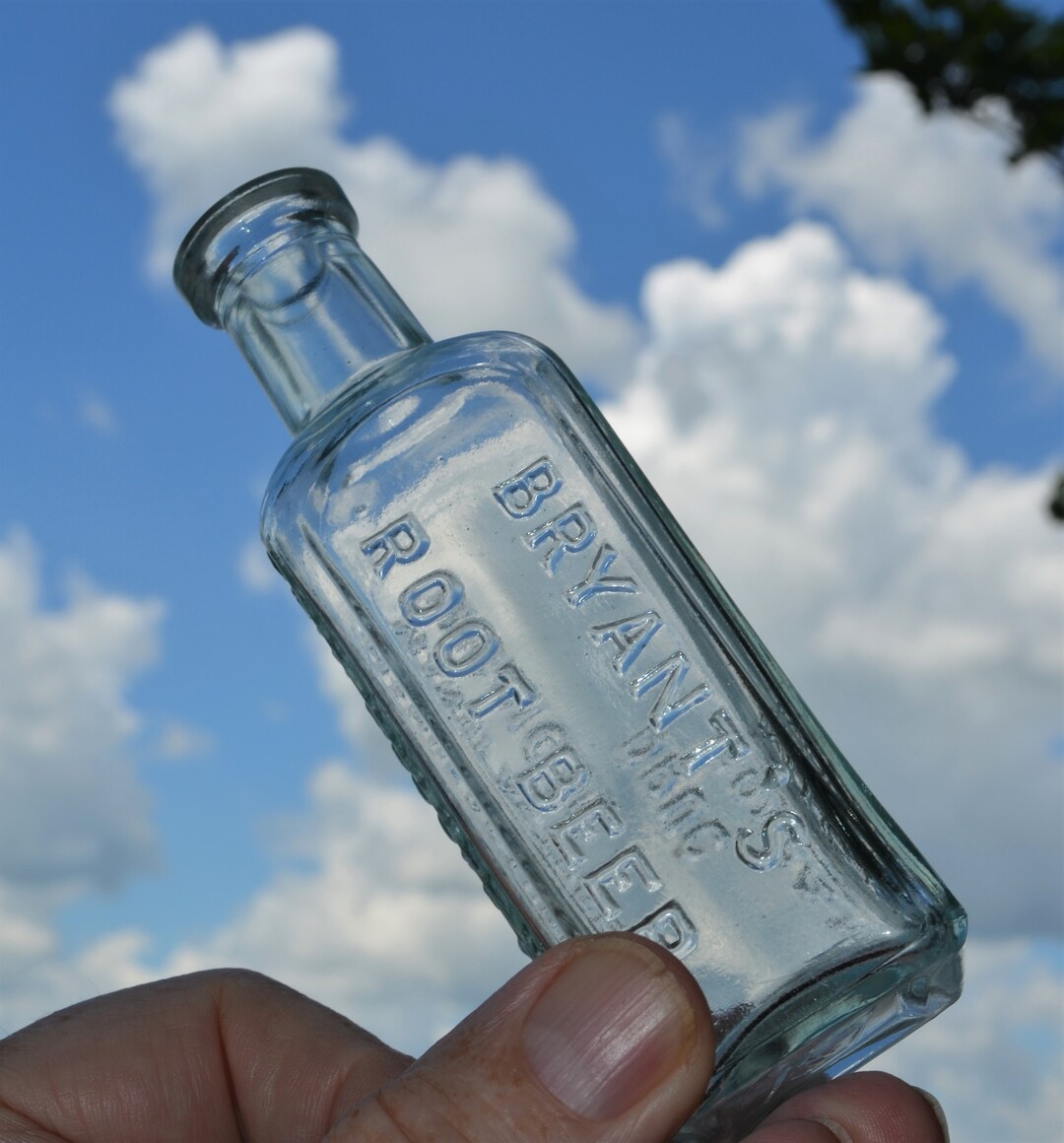 BRYANT'S ROOT BEER Vintage Mint Condition Michigan Drug Company Bottle ...
