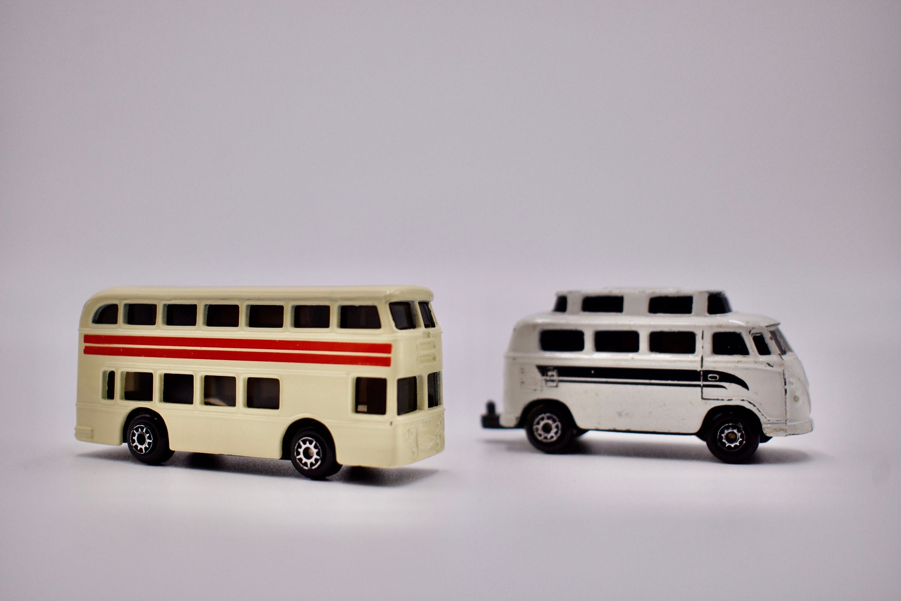 Maisto Volkswagen Camper and Daimler Double Decker Tour Bus Collectible ...