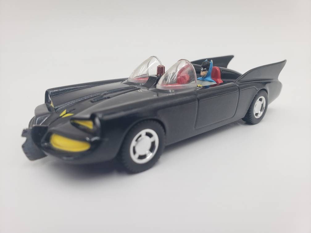 Toys & Games Toys Corgi Batmobile black yellow and red etna.com.pe