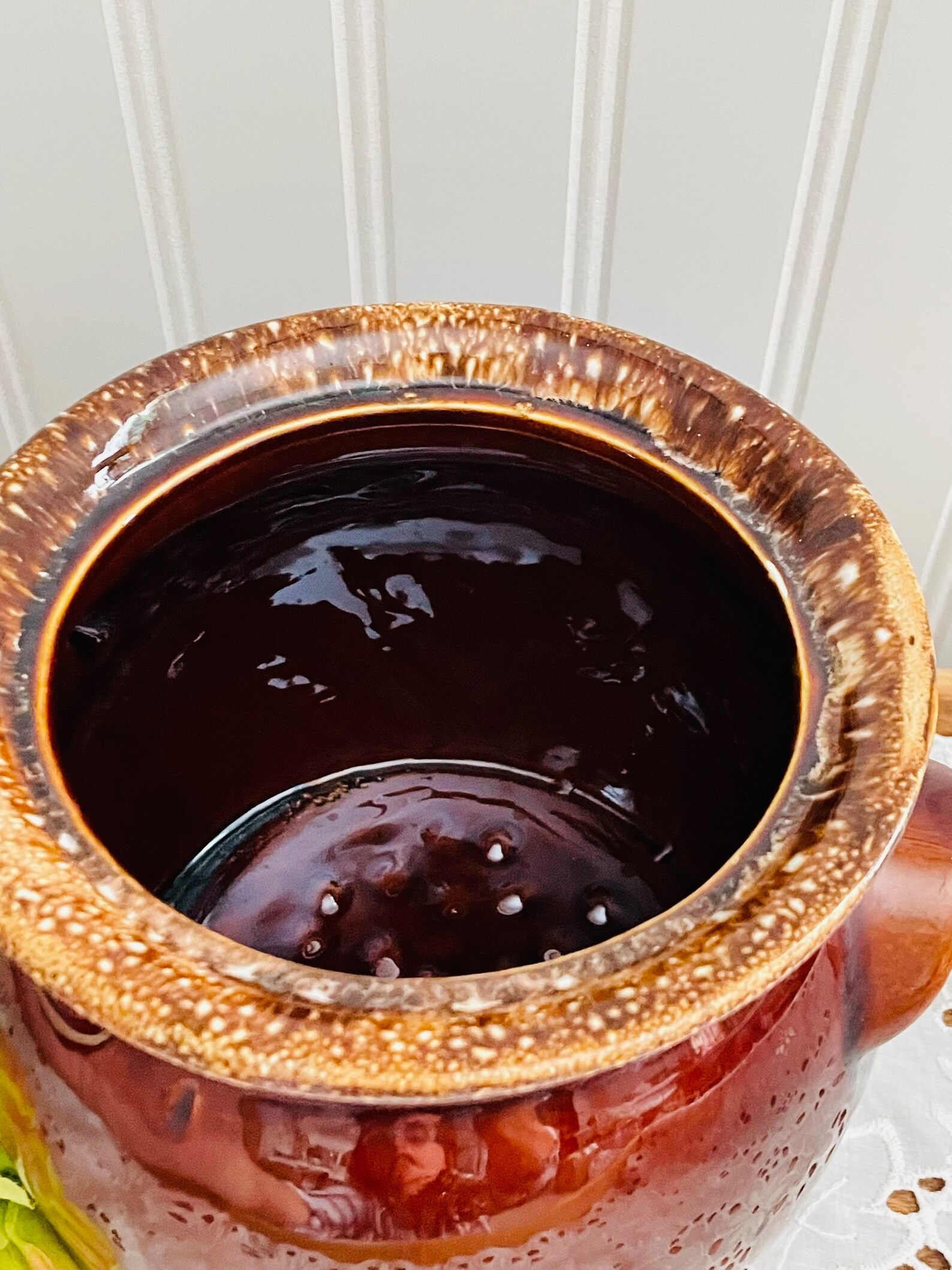 Vintage Hull Pottery brown Drip Bean Pot With Lid marked - Etsy