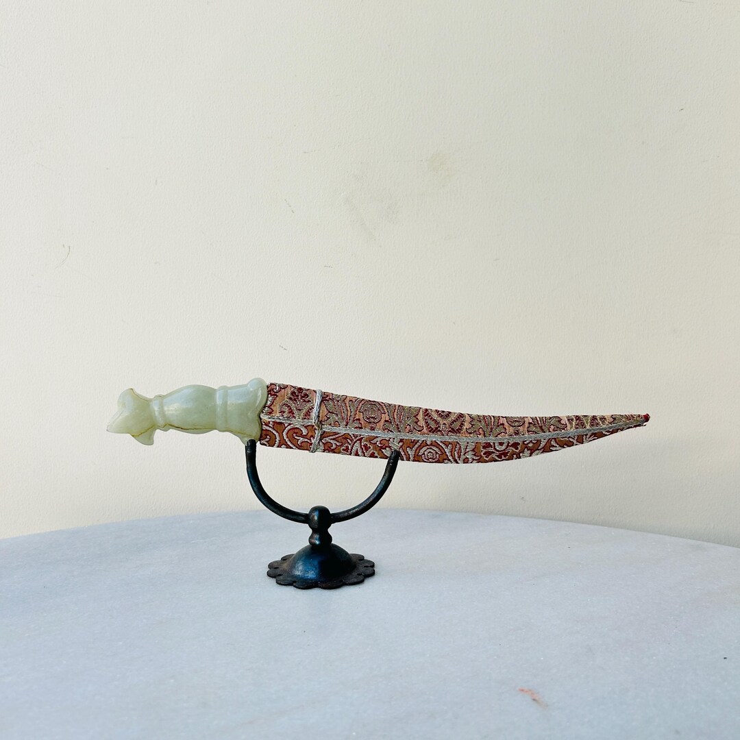 Indian Mughal Persian Vintage Dagger With a Jade Stone Hilt in Crown ...