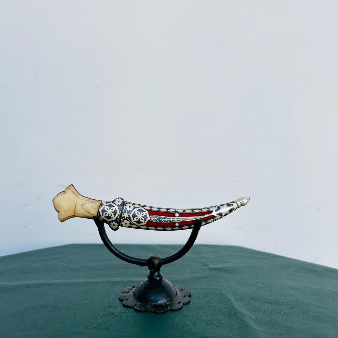 Mughal Indian Dagger: Silver Koftgari Damascus Steel Blade, Mukut ...