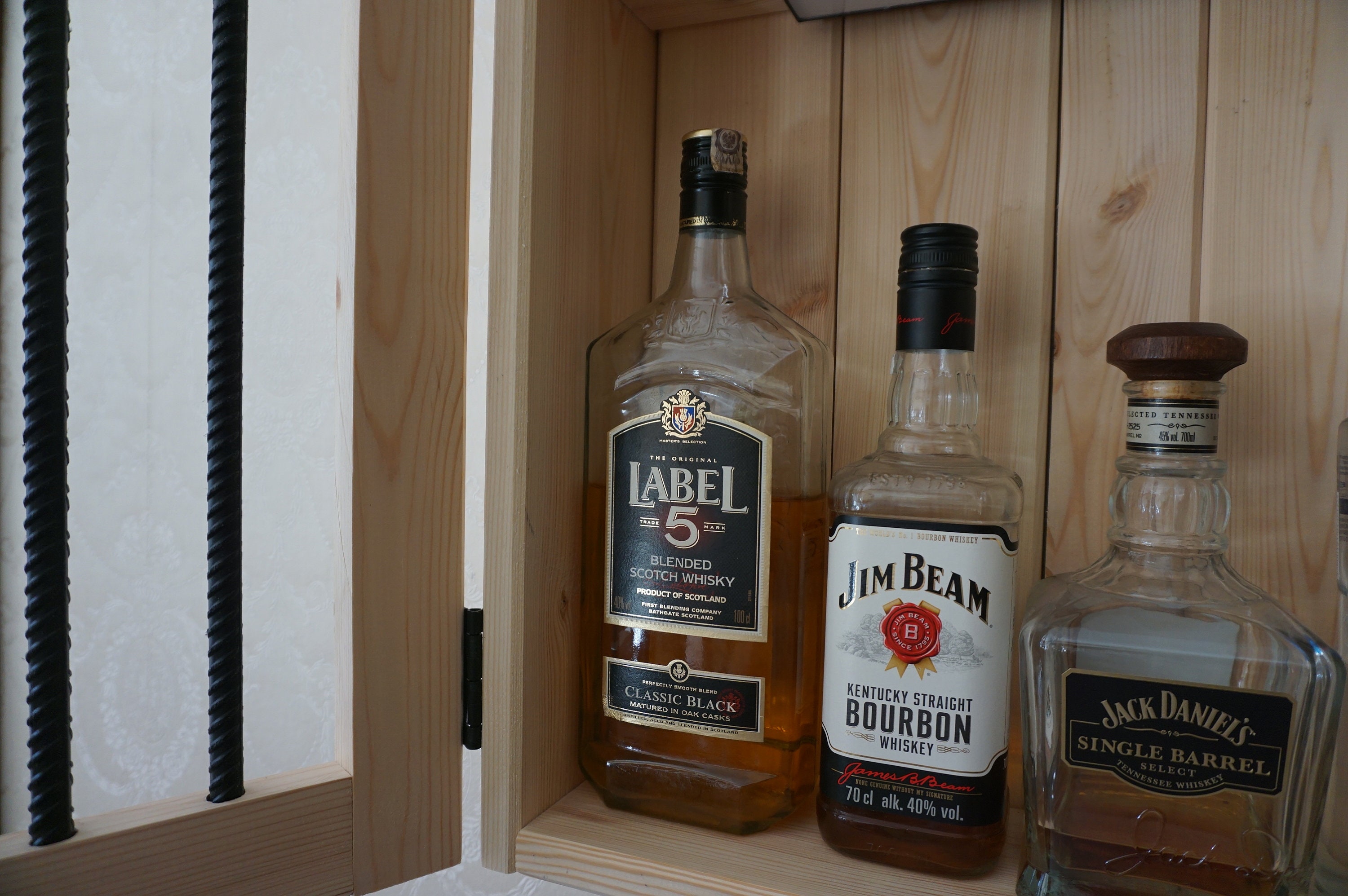 Wall Mounted Liquor Cabinet, Whisky Wall Bar Cabinet, Jail Whisky Bar ...