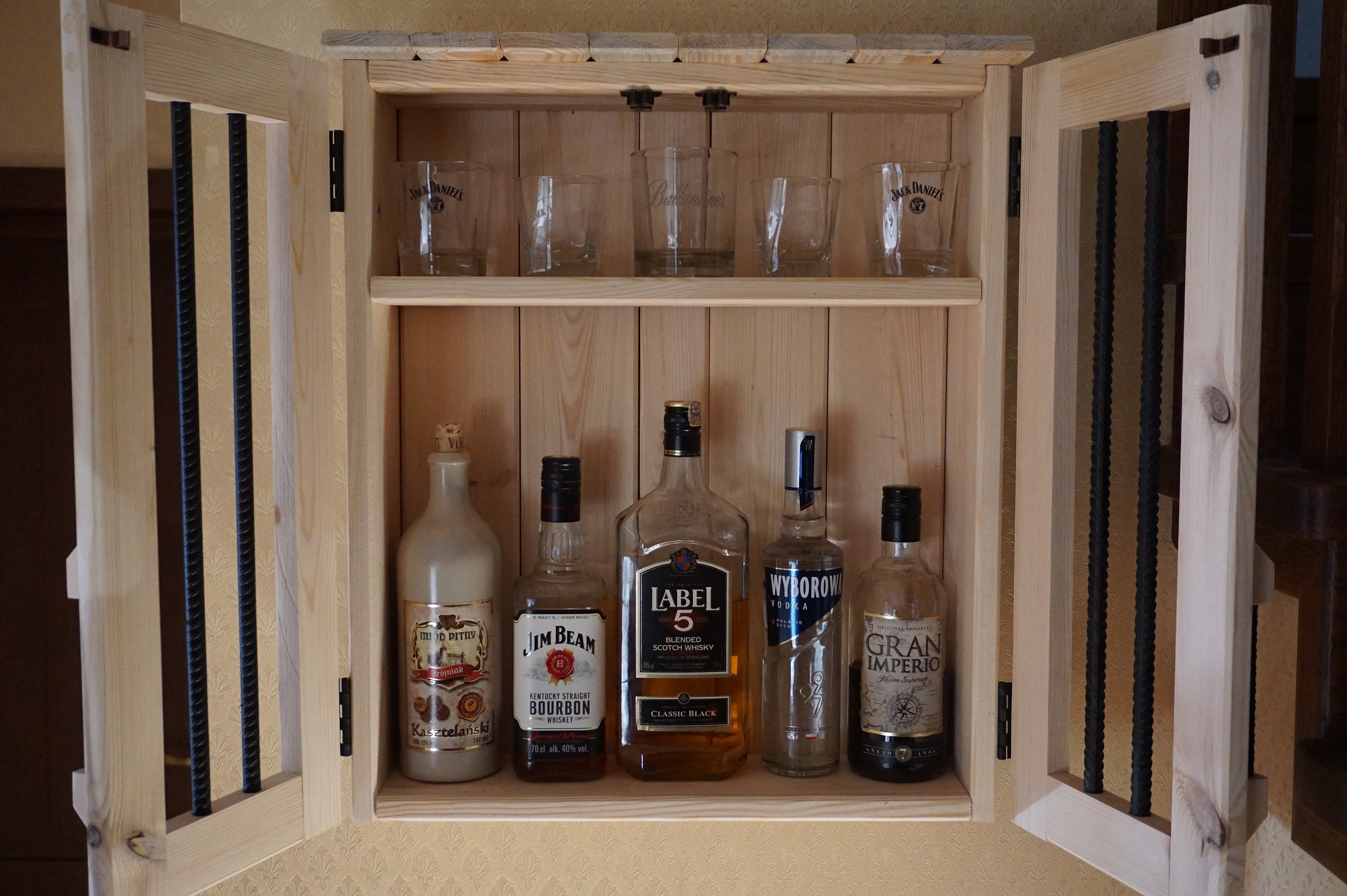 Wall Mounted Liquor Cabinet, Whisky Wall Bar Cabinet, Jail Whisky Bar ...