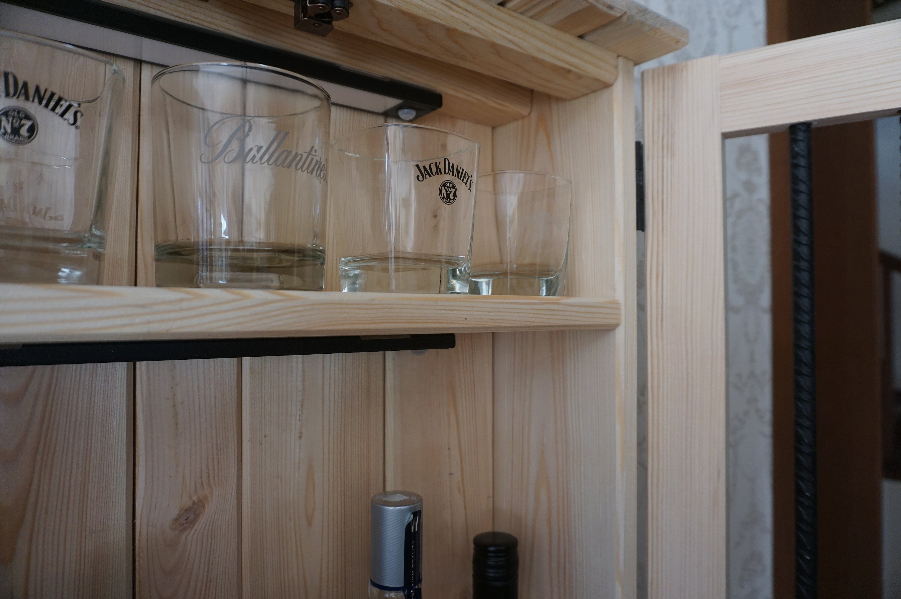 Wall Mounted Liquor Cabinet, Whisky Wall Bar Cabinet, Jail Whisky Bar ...