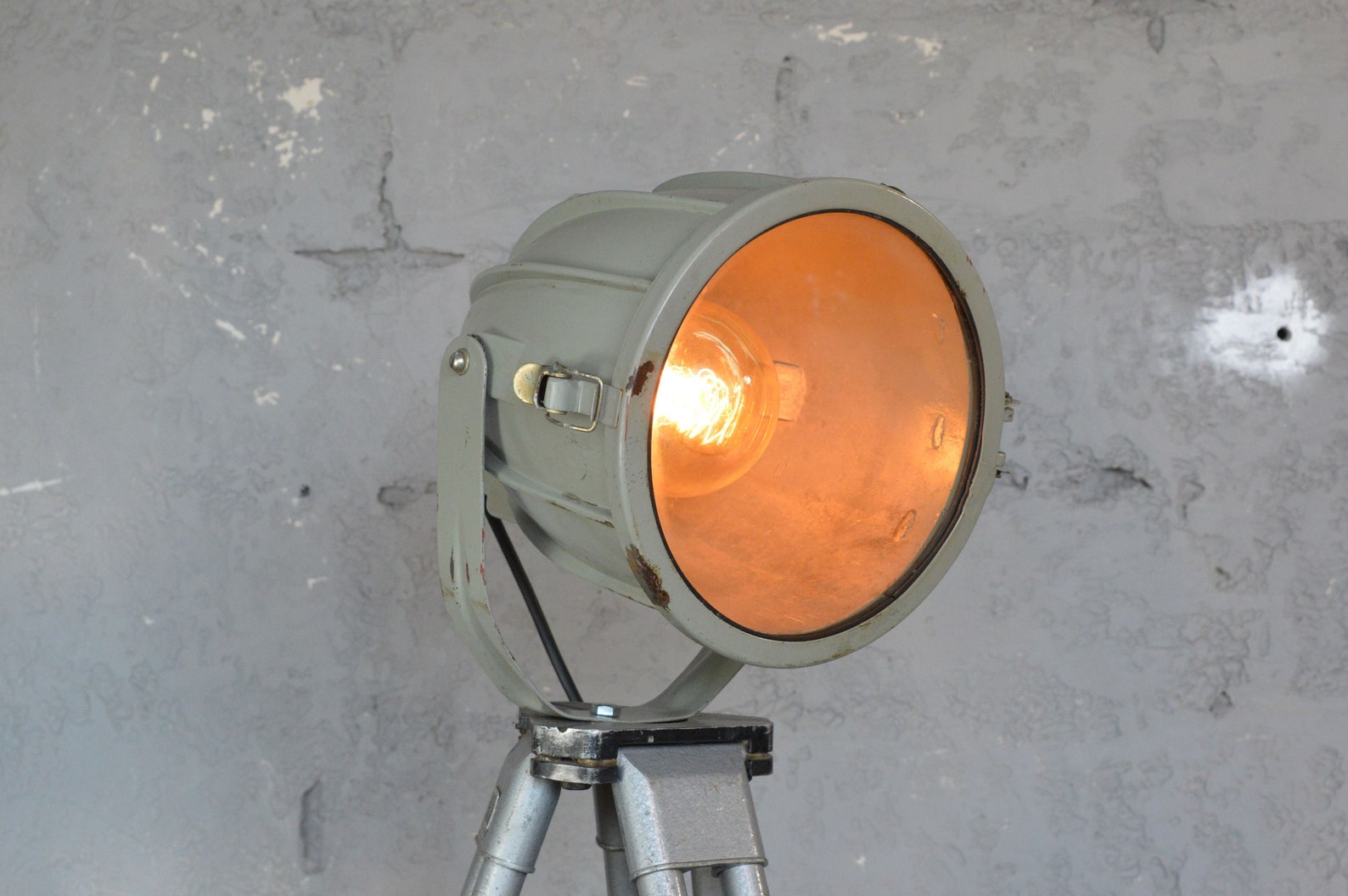 Vintage Spot Light on Tripod, Vintage Floor Lamp - Etsy