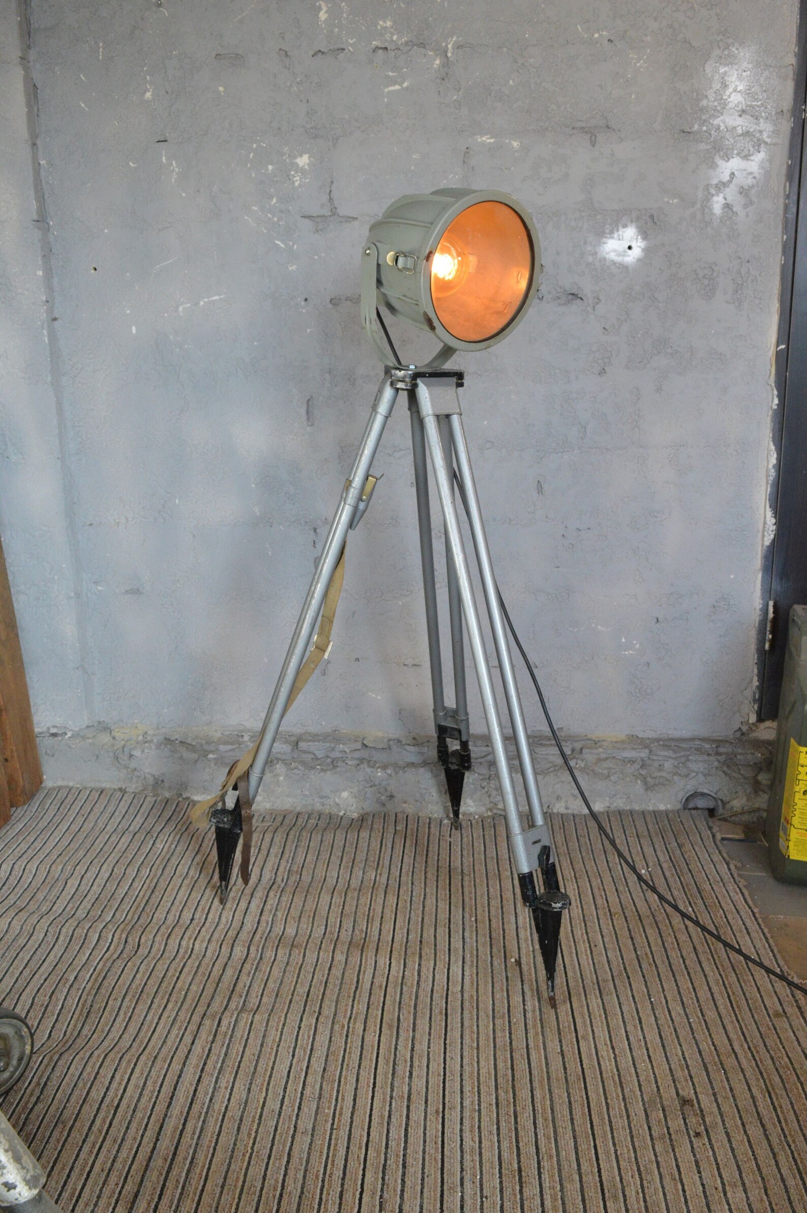 Vintage Spot Light on Tripod, Vintage Floor Lamp - Etsy