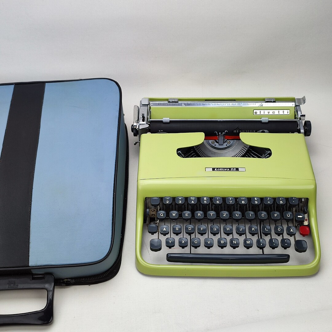 Olivetti Lettera 22 Working Typewriter, Vintage, Light, Antique ...