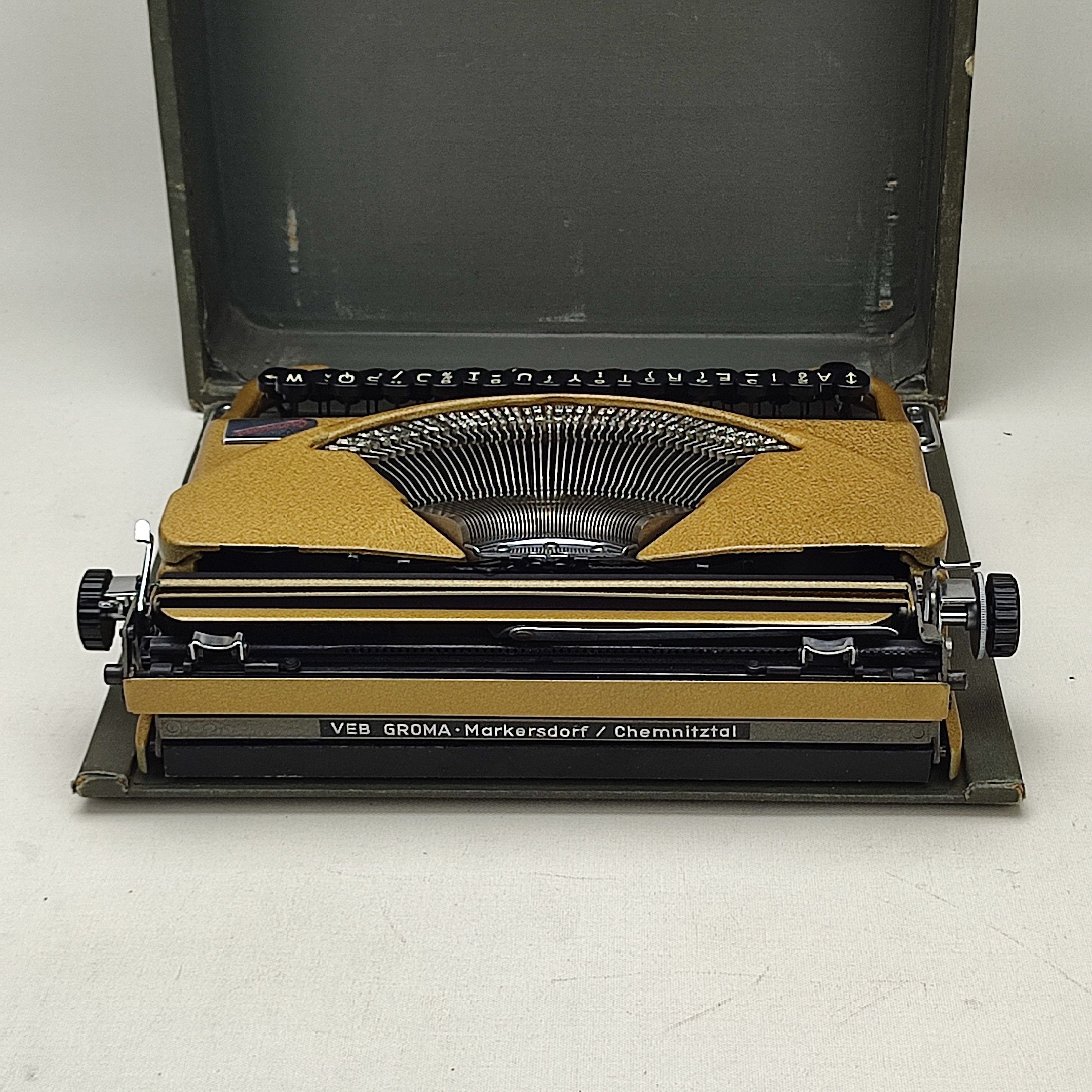 Ultra Thin Light Typewriter, GROMA Gromina Compact Small Typewriter ...
