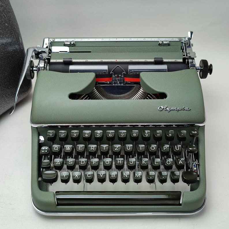 Green Olympia SM3 Typewriter /working Typewriter With Case/ - Etsy