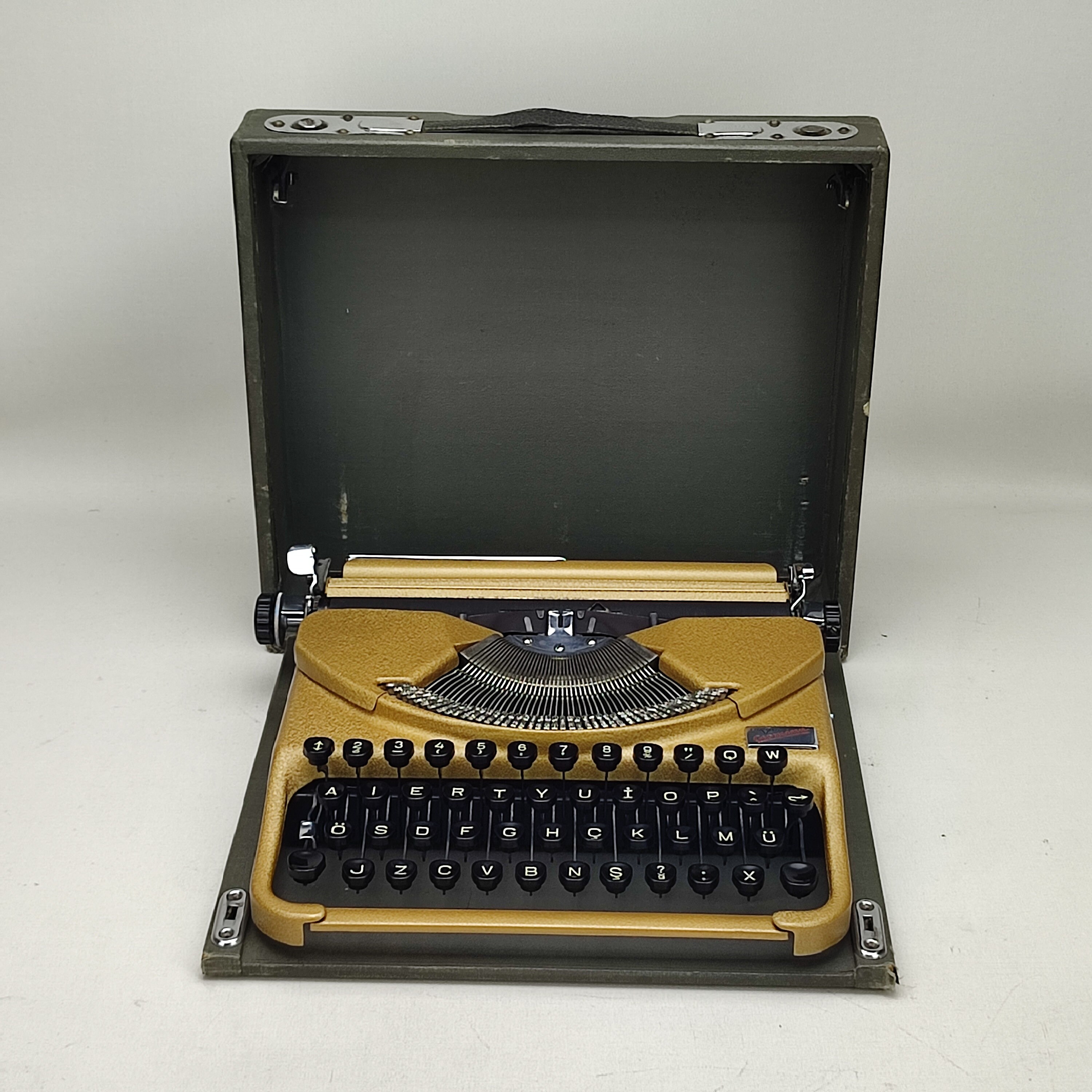 Ultra Thin Light Typewriter, GROMA Gromina Compact Small Typewriter ...