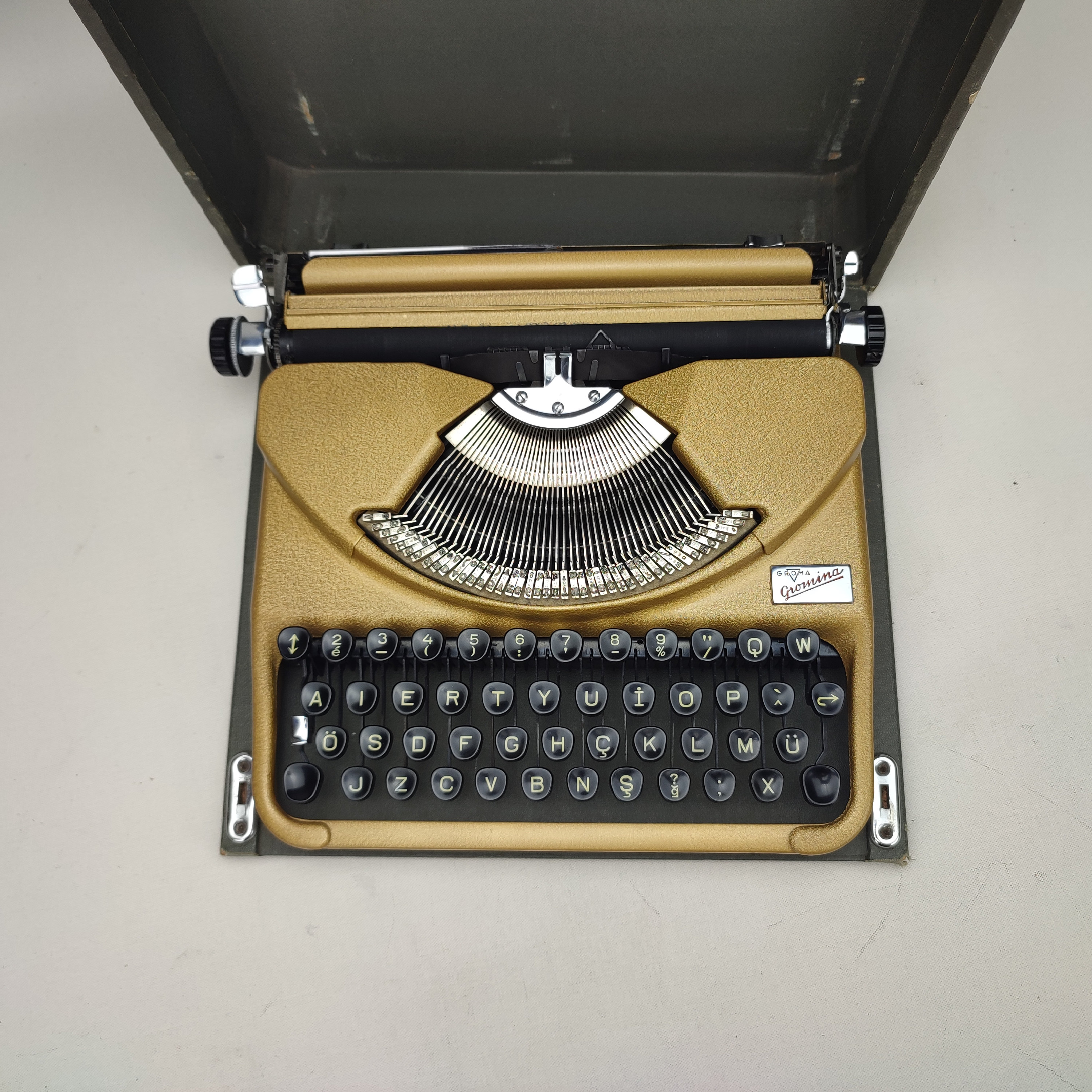Ultra Thin Light Typewriter, GROMA Gromina Compact Small Typewriter ...