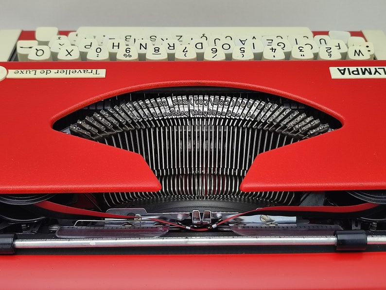 Cursive Handwriting Red Olympia Working Typewriter, İtalic Font ...