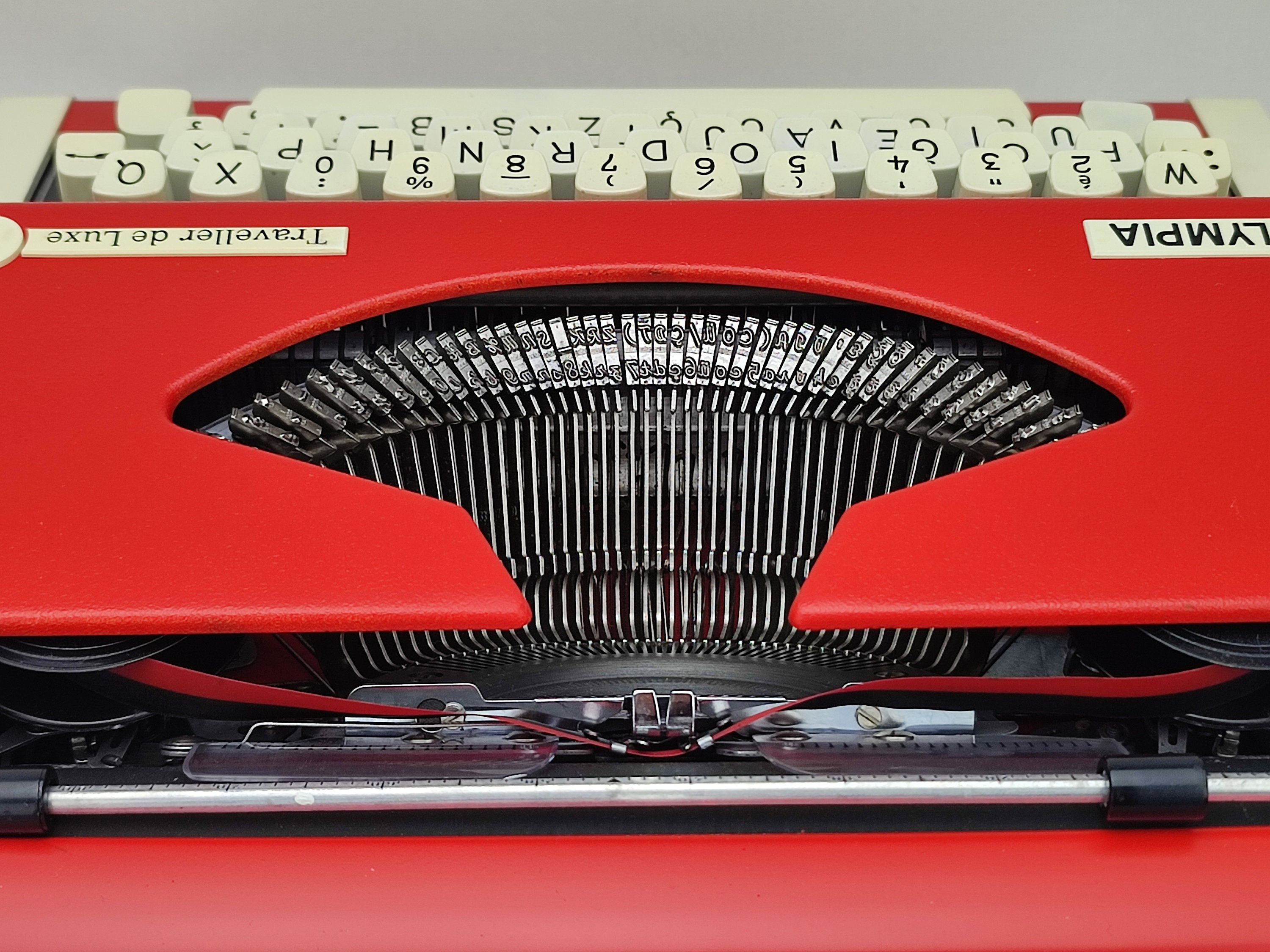 Cursive Handwriting Red Olympia Working Typewriter, İtalic Font ...