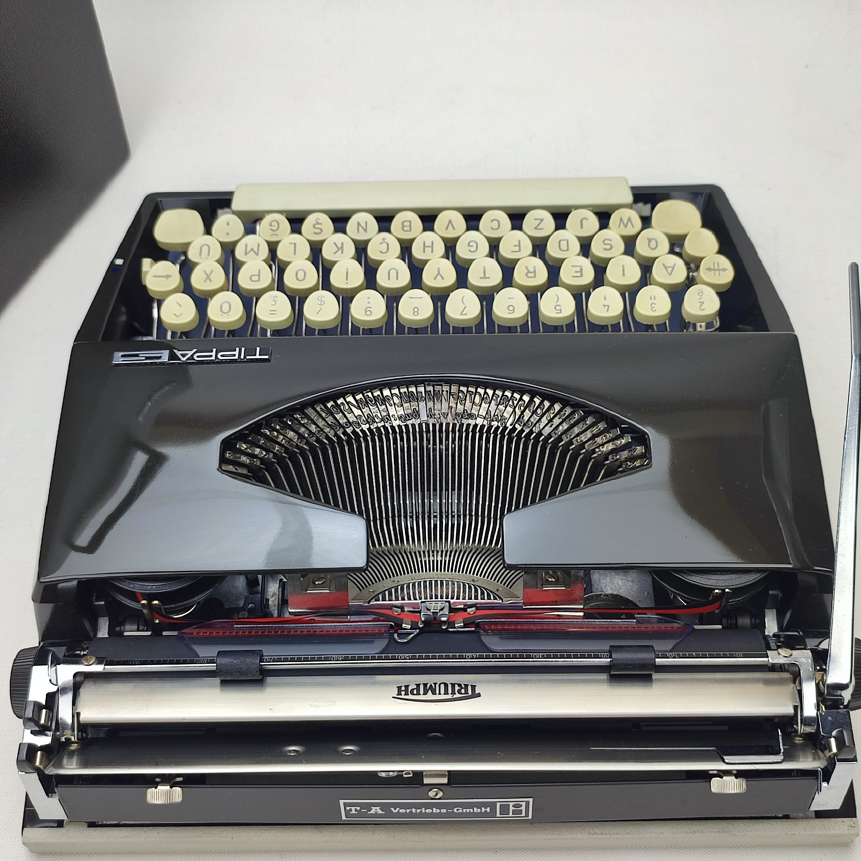 Cursive Typeface Triumph Tippa S Working Typewriter, İtalic Font ...