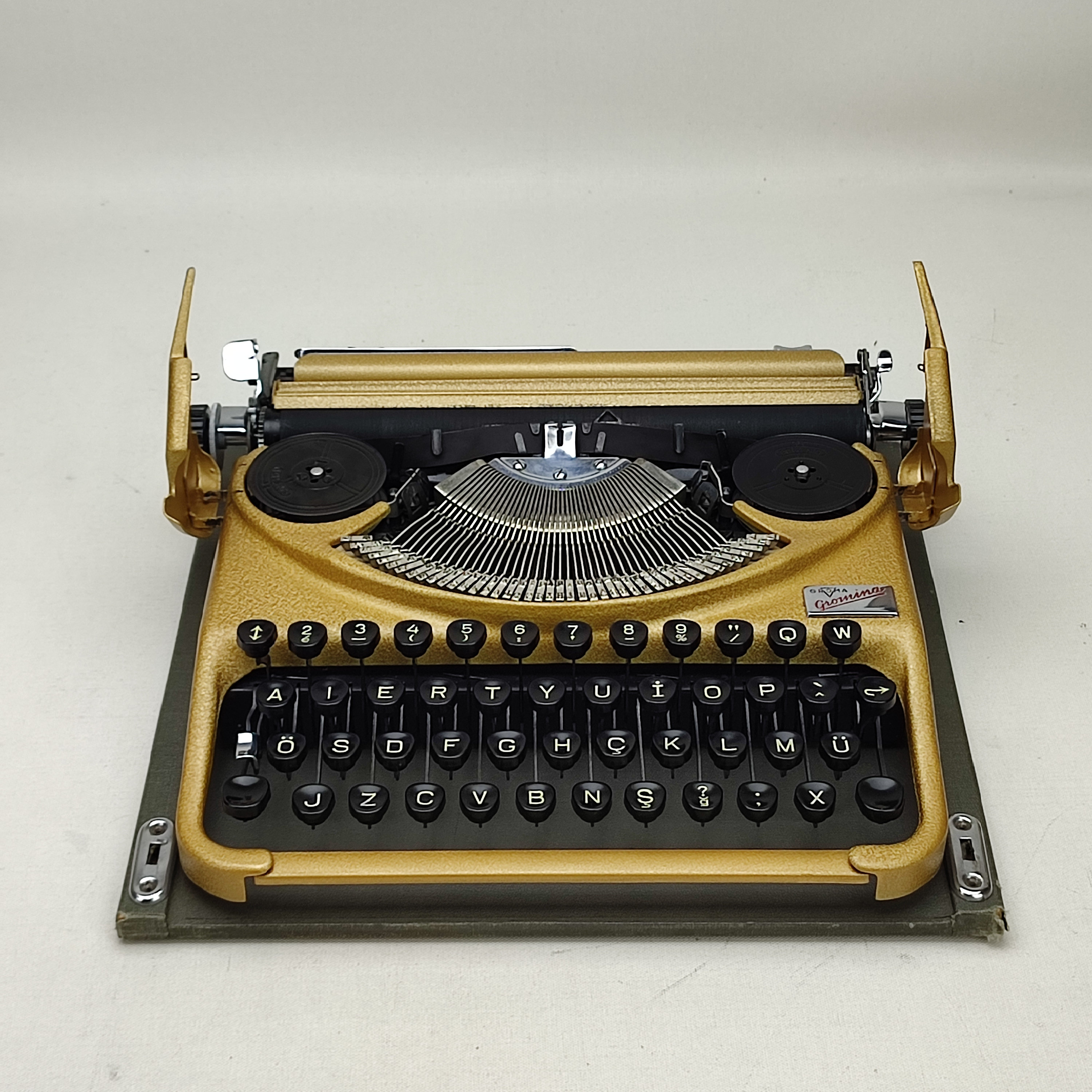 Ultra Thin Light Typewriter, GROMA Gromina Compact Small Typewriter ...