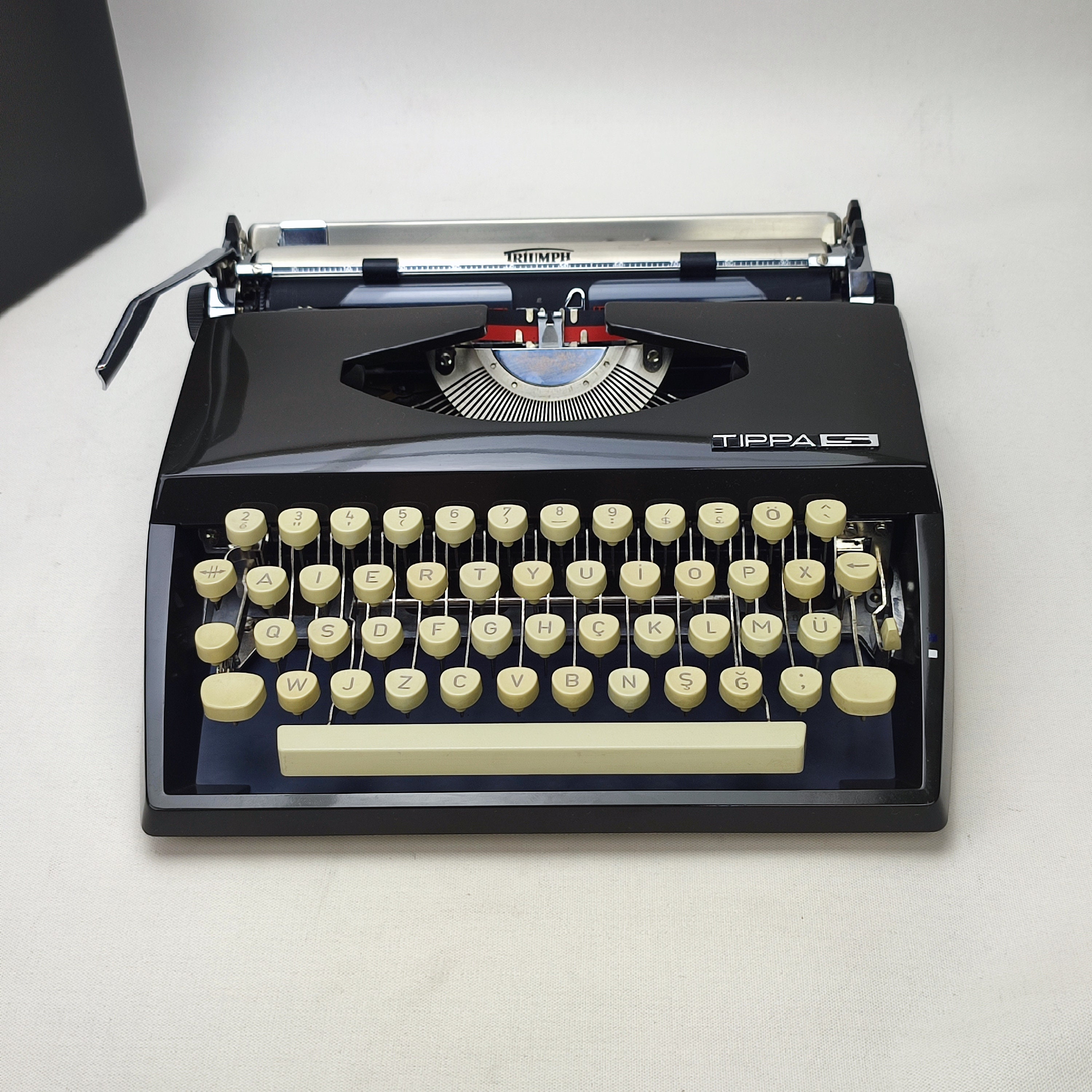 Cursive Typeface Triumph Tippa S Working Typewriter, İtalic Font ...