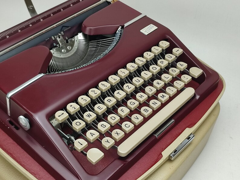 Western Germany Gossen Tippa Working Typewriter With Orginal Case ...