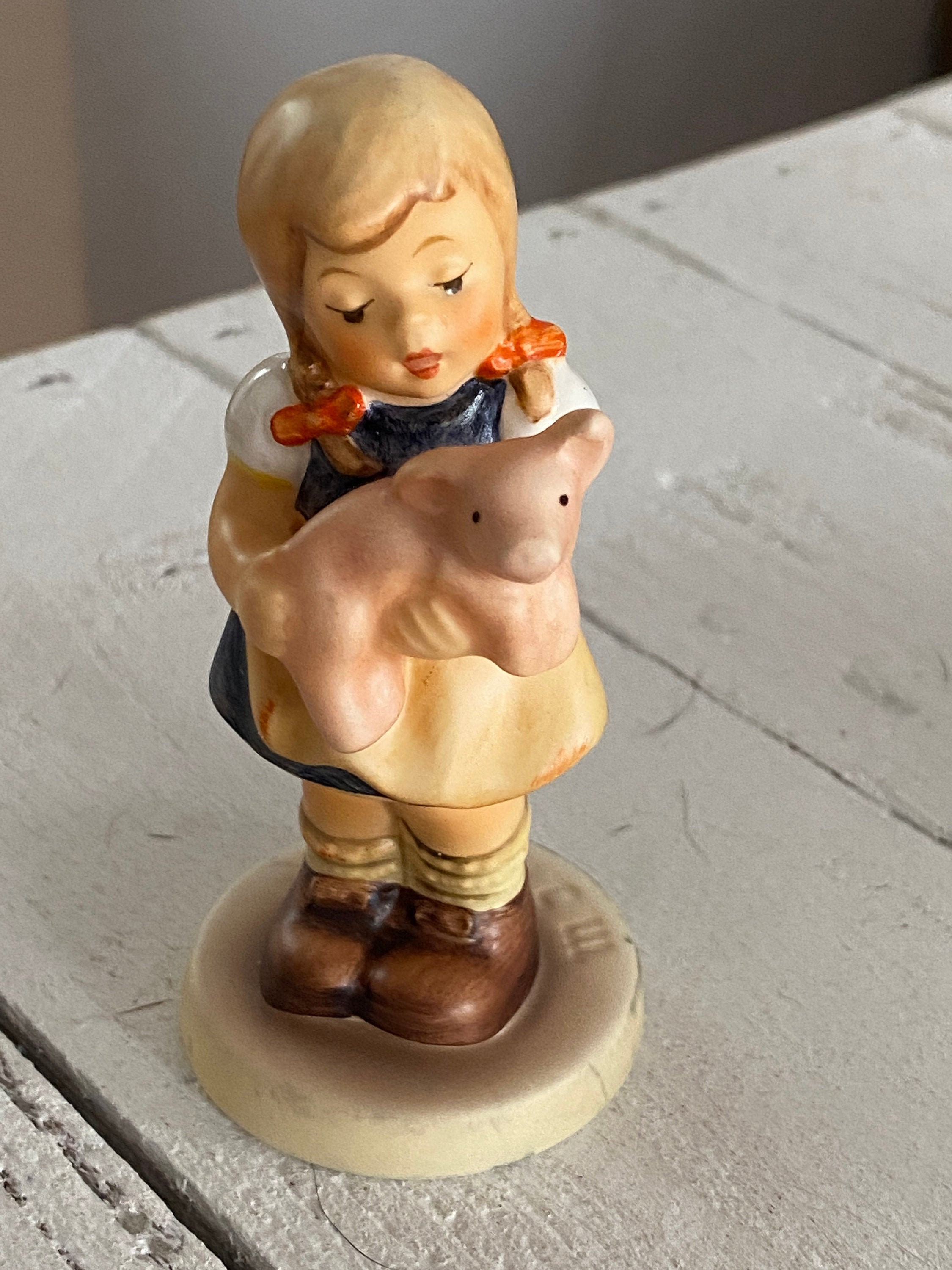 Hummel Club 1999 Pigtails #2052 Figurine Art & Collectibles ...