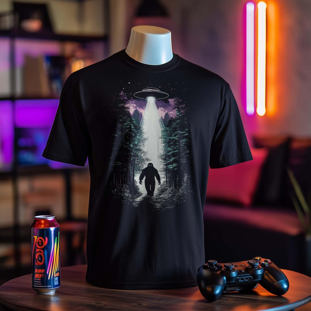 Bigfoot UFO T-shirt, Cryptid and Aliens, Sasquatch Tee, Paranormal ...