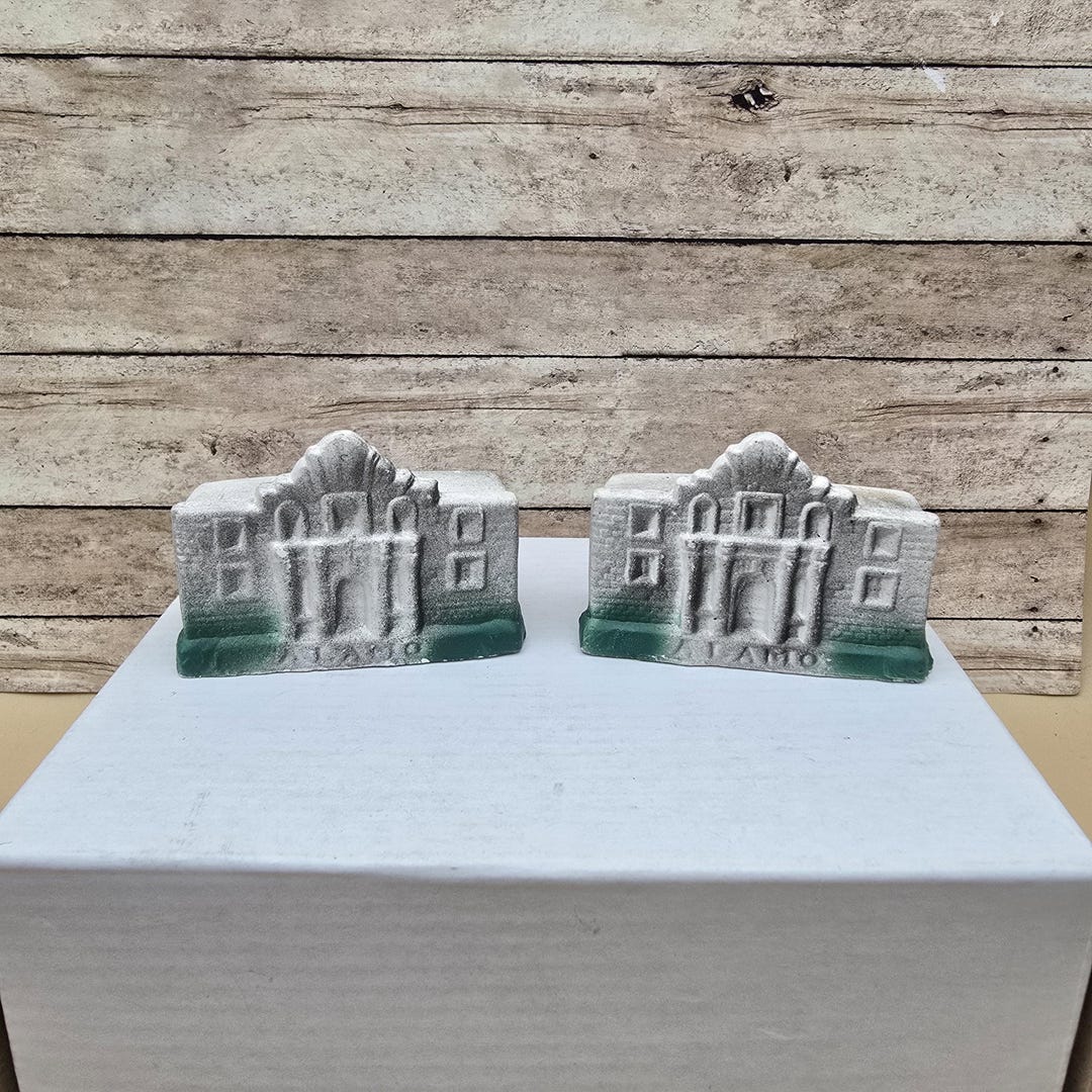 Vintage the Alamo Salt and Pepper Shakers - Etsy