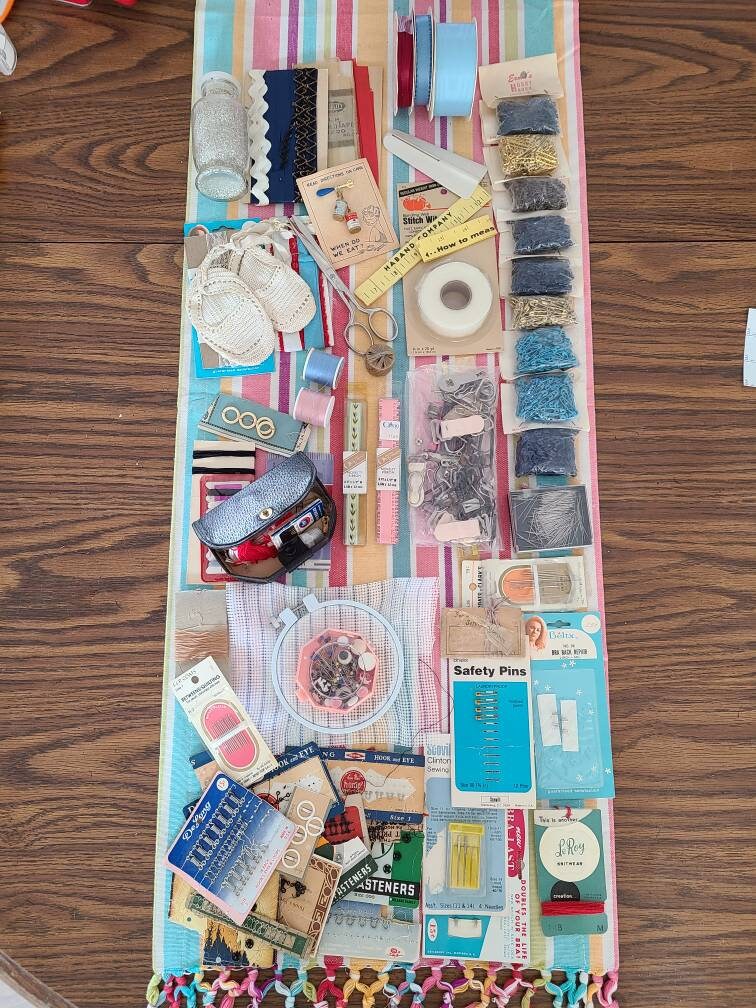 Assorted Vintage Sewing Notions Craft Supplies & Tools Sewing & Fiber ...