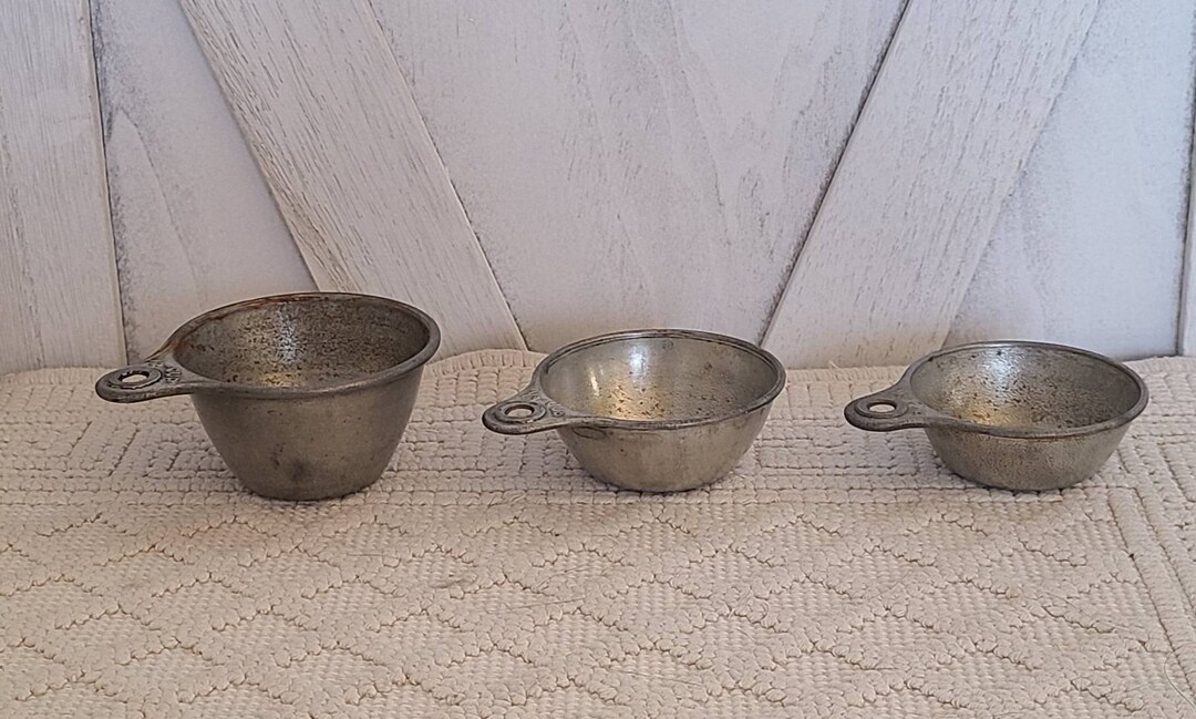 Vintage Metal Measuring Cups. - Etsy