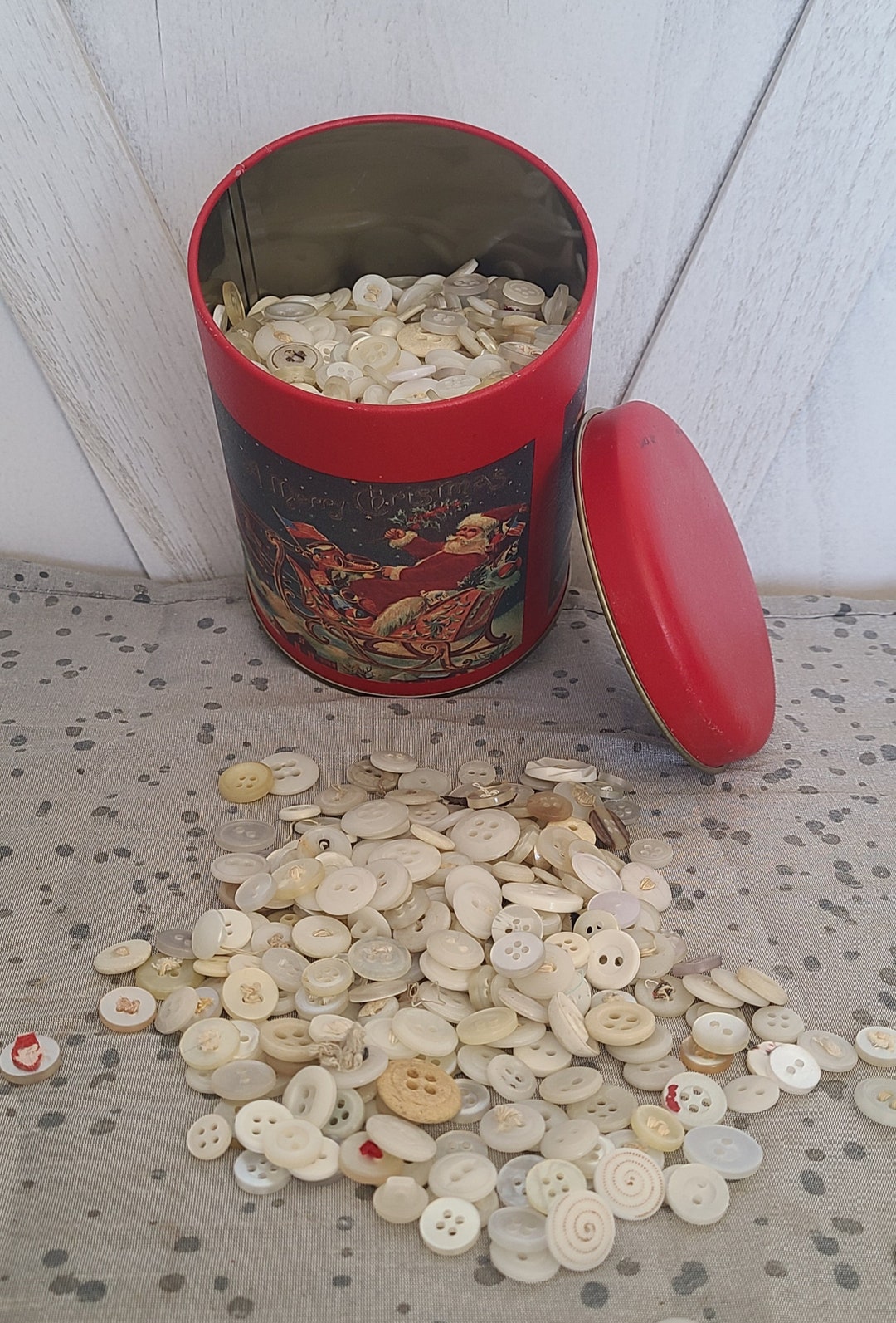 Vintage Christmas Tin Filled With Old Buttons - Etsy