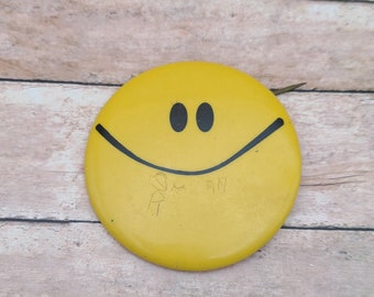 Yellow Smiley Face Pin Soft Enamel Lapel Pin Game Strong Brooch 1 Pinback Button Badge Happy ...