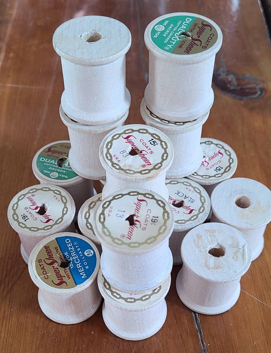 16 medium sized wooden spools. - Etsy.de