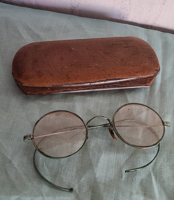 Vintage Eyeglasses With Gem