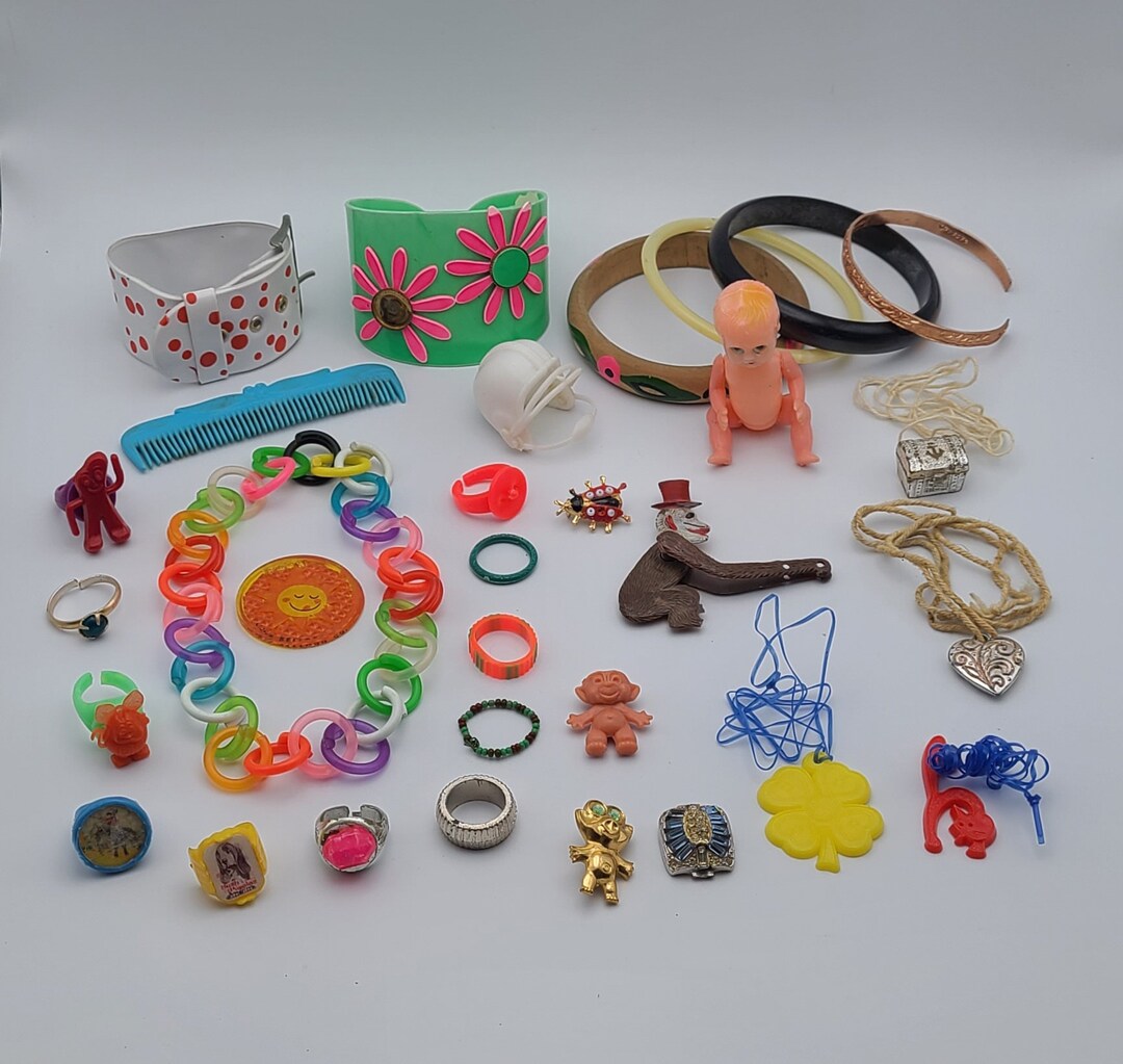 Large Lot of Vintage Gumball Machine and Cracker Jack Plastic Toys. - Etsy