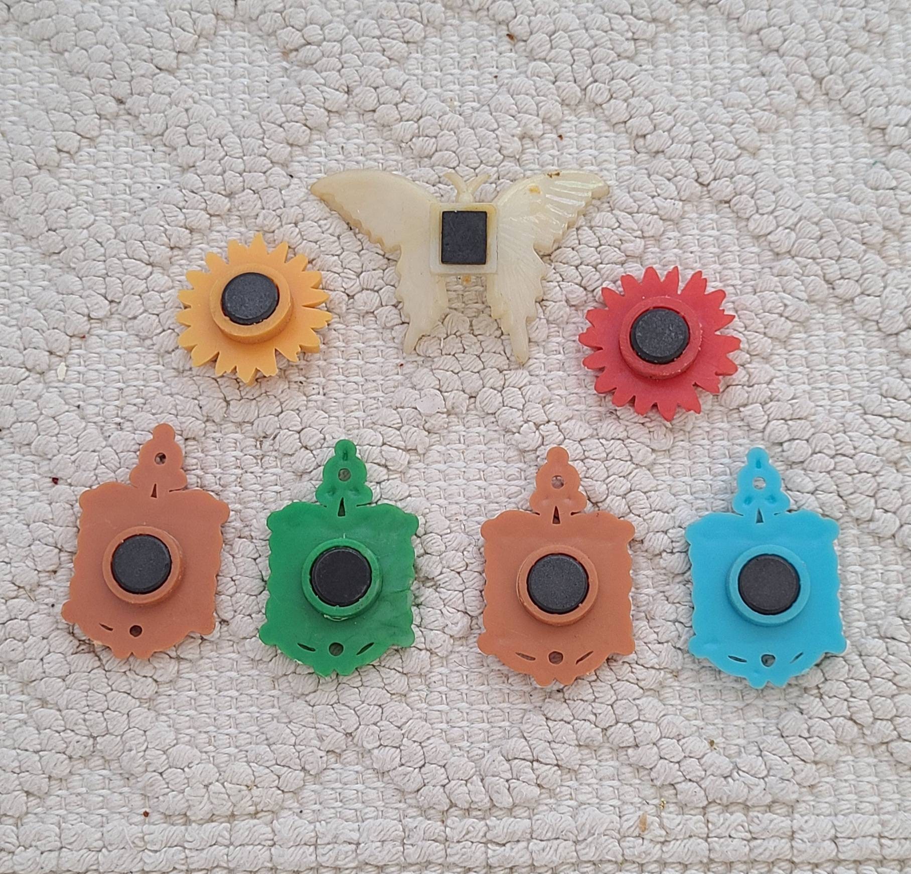 Vintage Plastic Kitchen Magnets. - Etsy