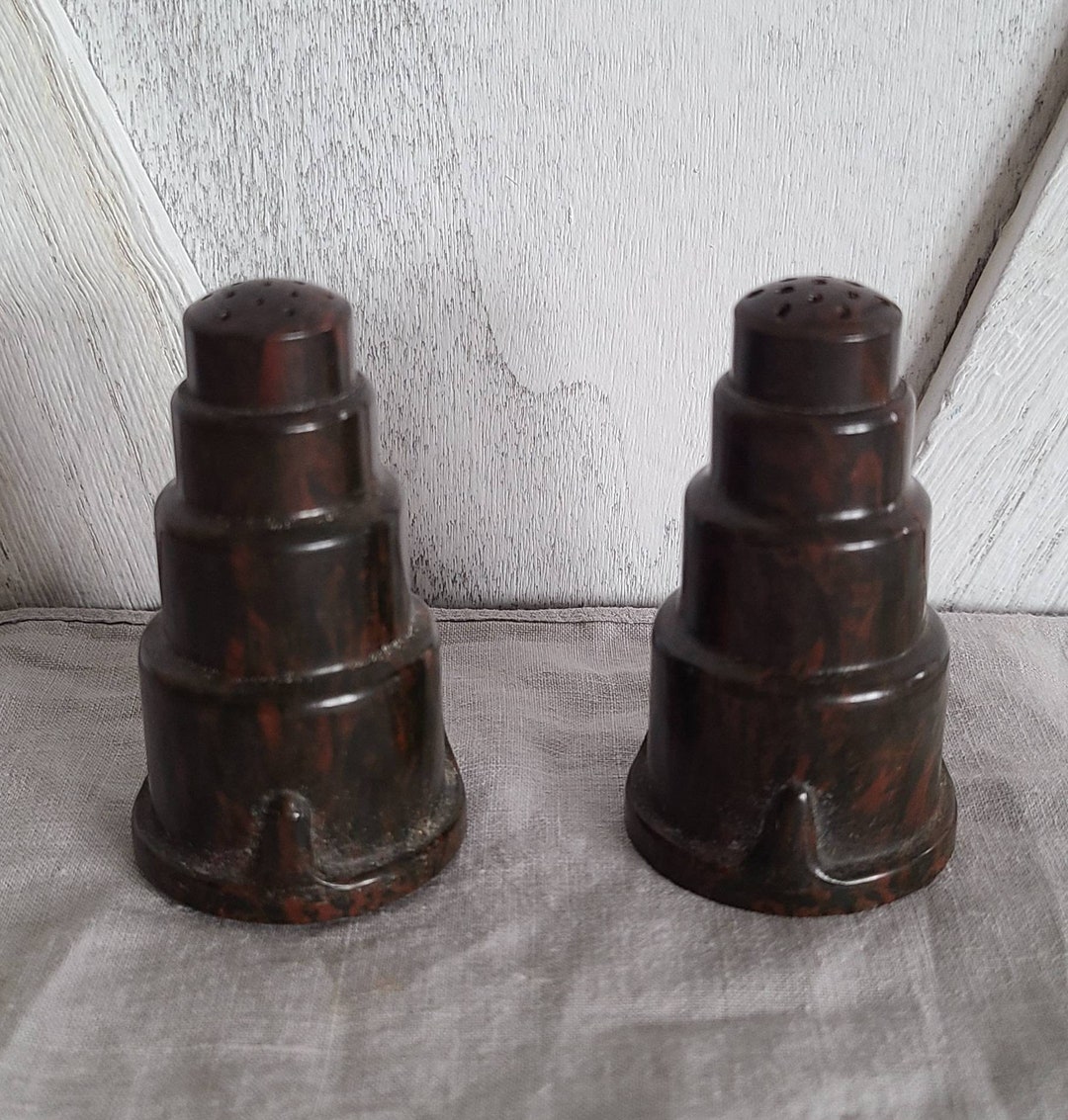 Vintage Cake Stacker Bakelite Salt and Pepper Shakers. - Etsy