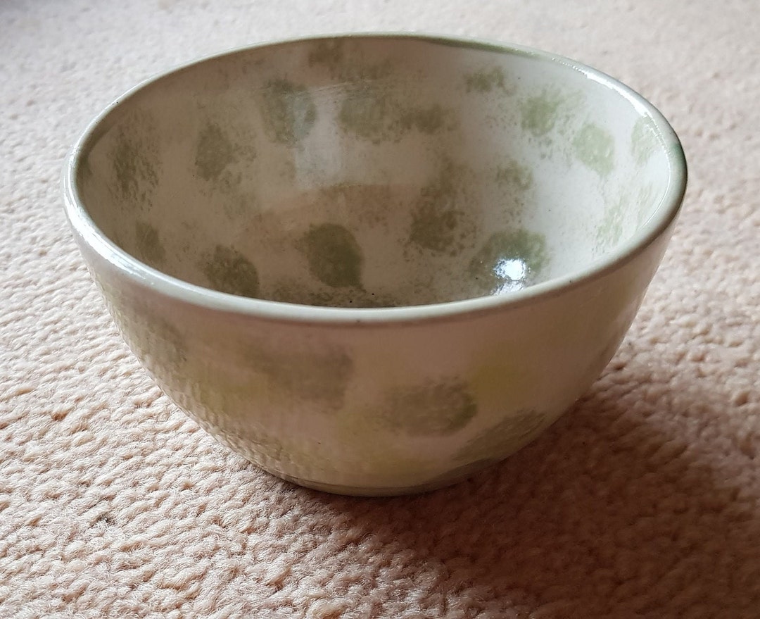 Handmade Ceramic Bowl: Green Sponge Spot Pottery - Etsy Österreich