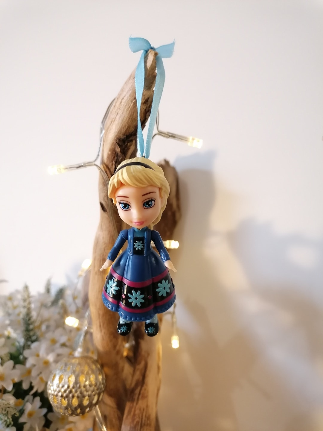 Disney Frozen Elsa Christmas Decoration Figure, Ornament Bauble, Disney ...