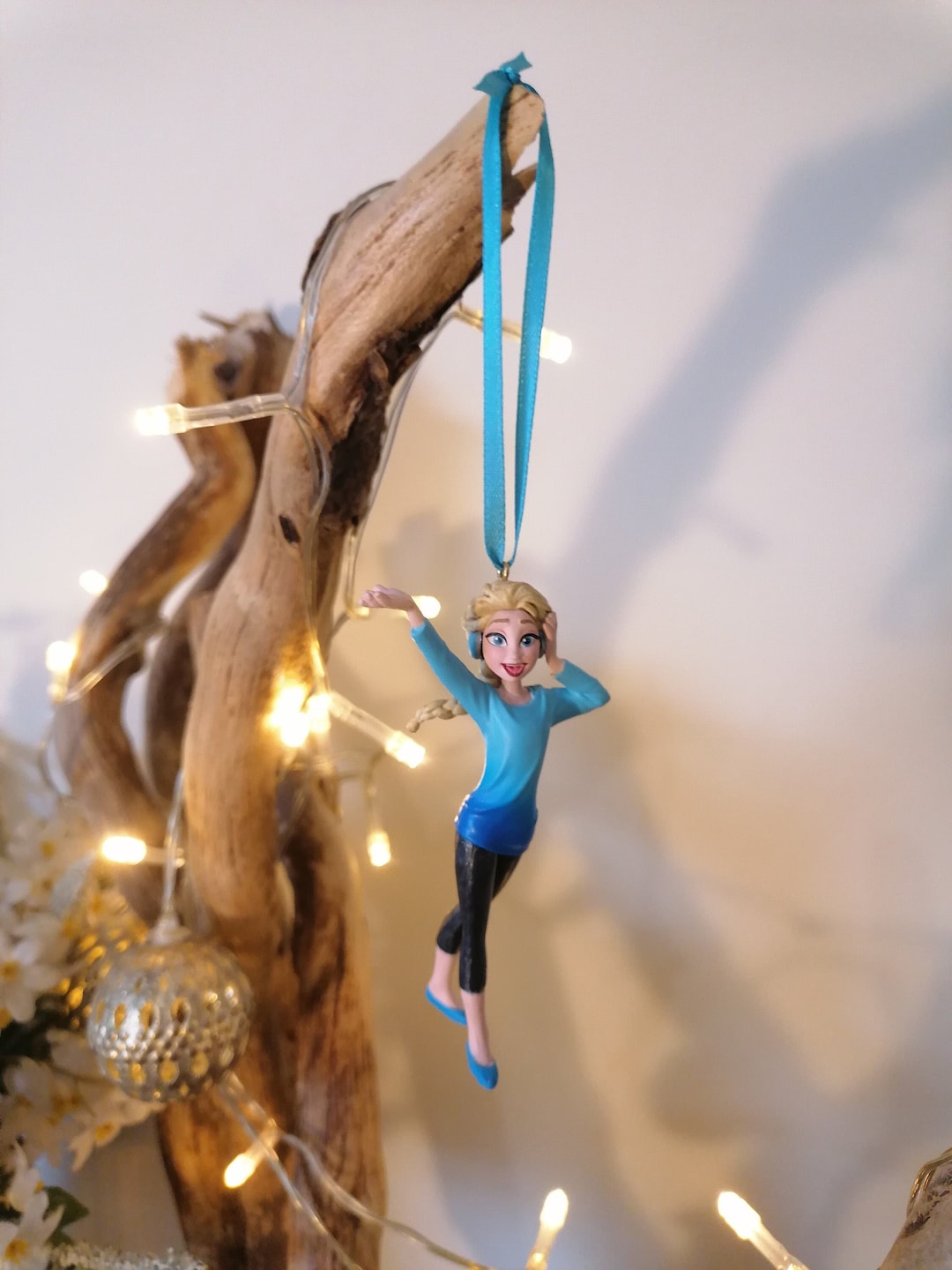 Disney Frozen Elsa Christmas Decoration Figure, Ornament Bauble, Disney ...