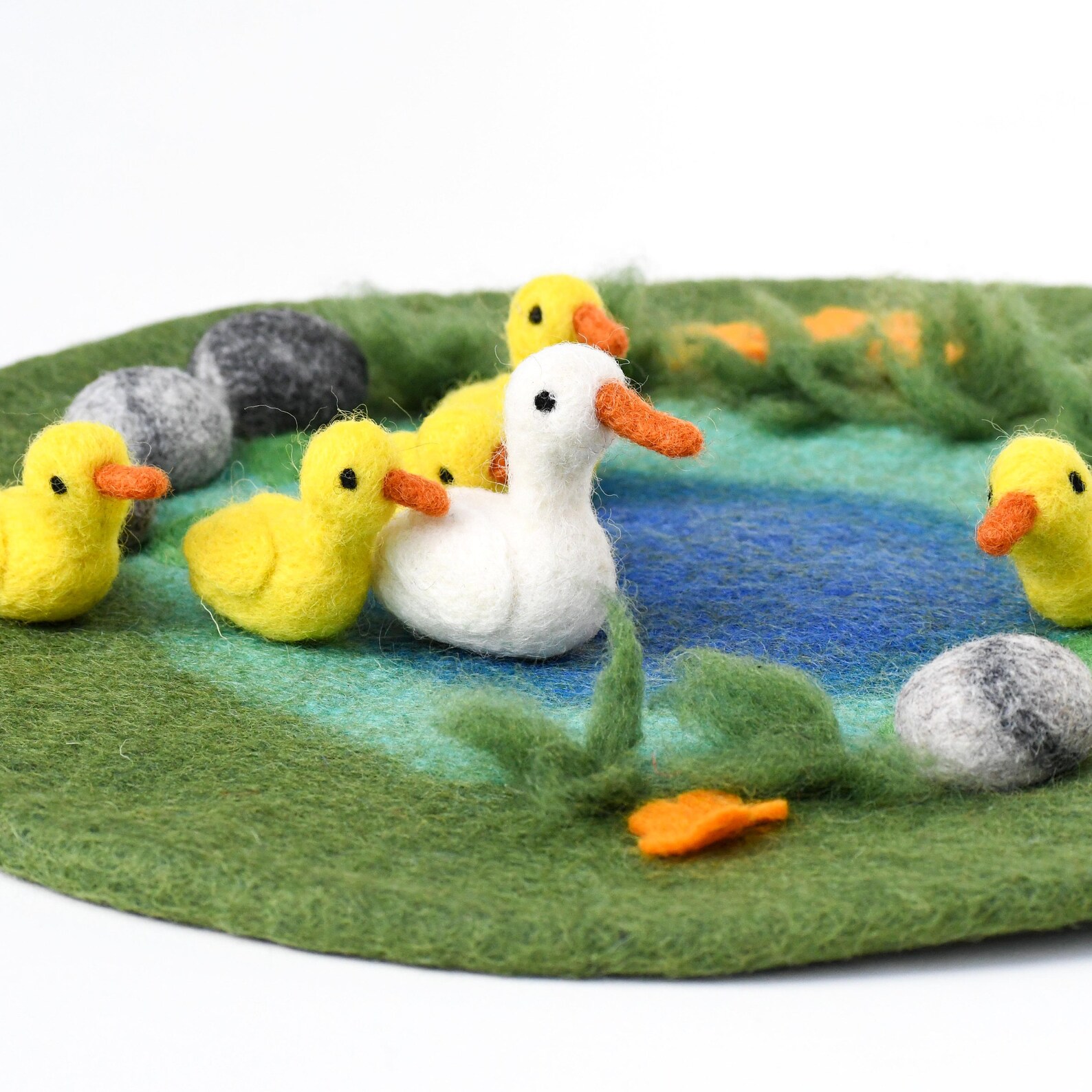 5 Little Ducks Playscape / Duck Pond With 6 Ducks Felt Play | Etsy
