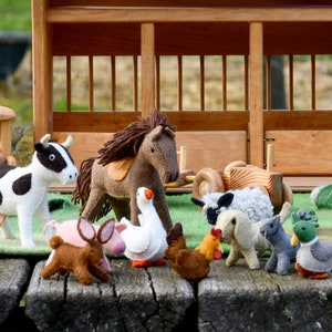 Felt Farm Animals Toys Set - Set of 10 Farm Toys | Montessori Toys ...