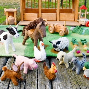 Felt Farm Animals Toys Set - Set of 10 Farm Toys | Montessori Toys ...