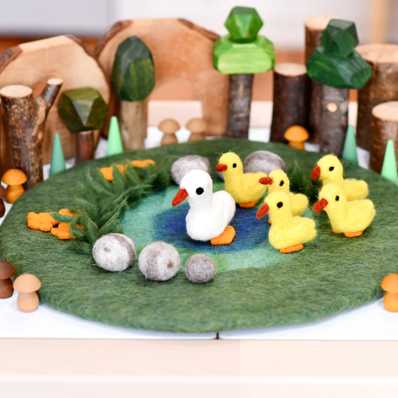 5 Little Ducks Playscape / Duck Pond With 6 Ducks Felt Play Mat ...