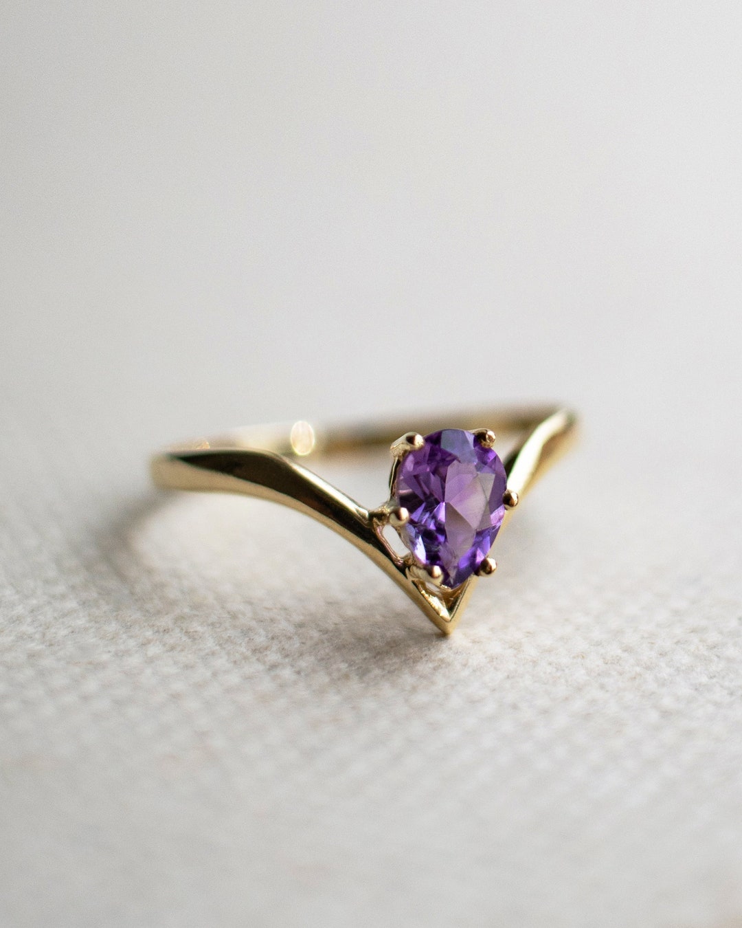 Vintage 9ct Yellow Gold Chevron Ring With Solitaire Amethyst EU Size 17 ...