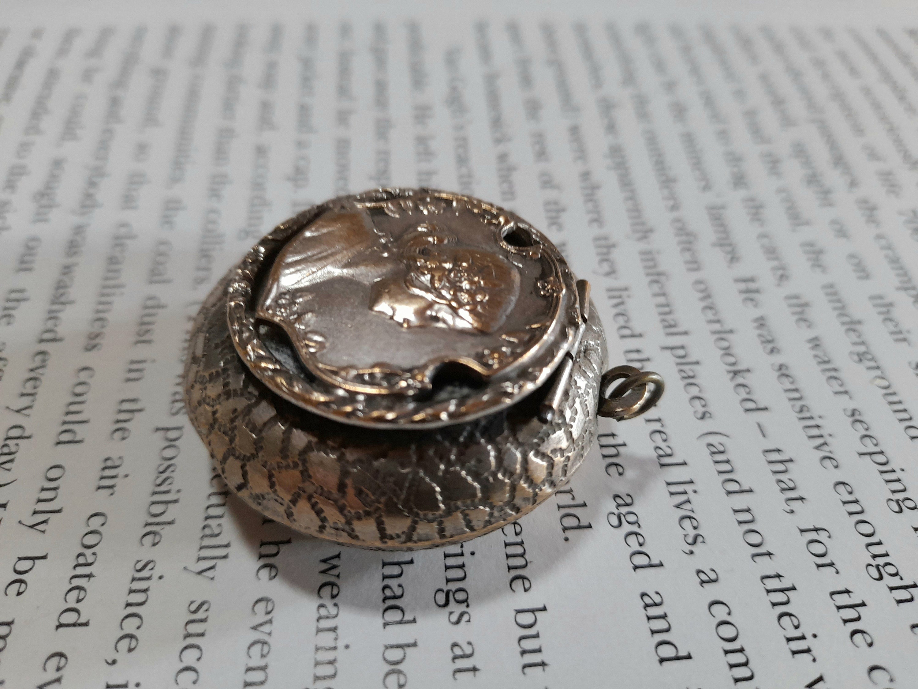 Stunning, Rare Vintage Art Nouveau Pill Box, Collectable - Etsy