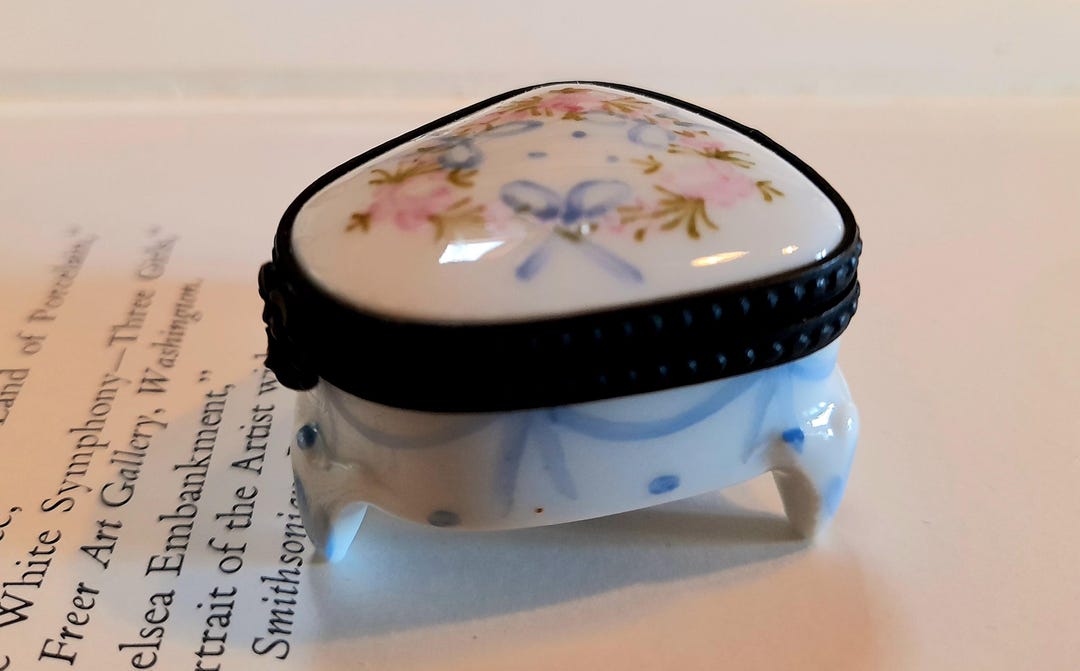 Beautiful Limoges France Pill Box With Hand Painted Design Inside ...