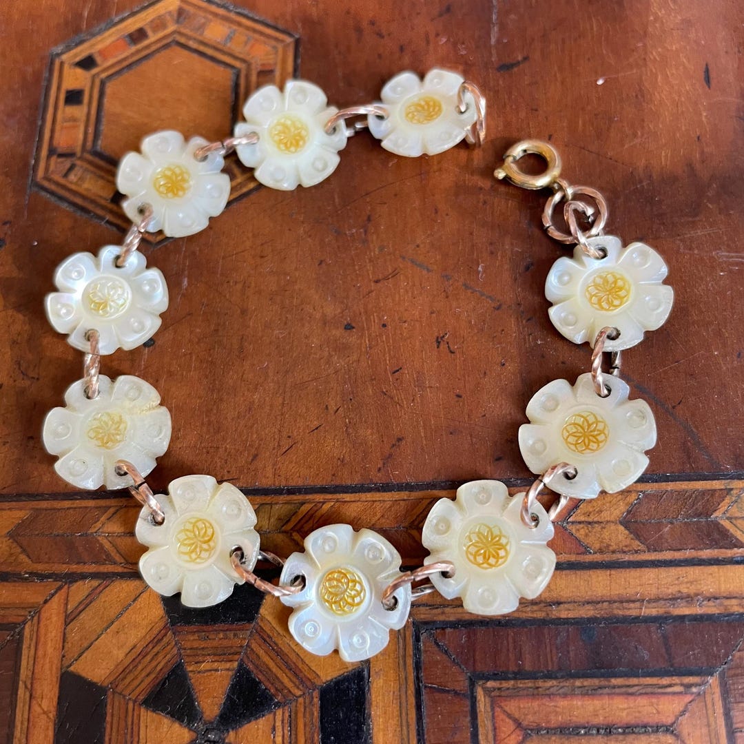 Vintage Hand Carved Shell Daisy Link Bracelet - Etsy